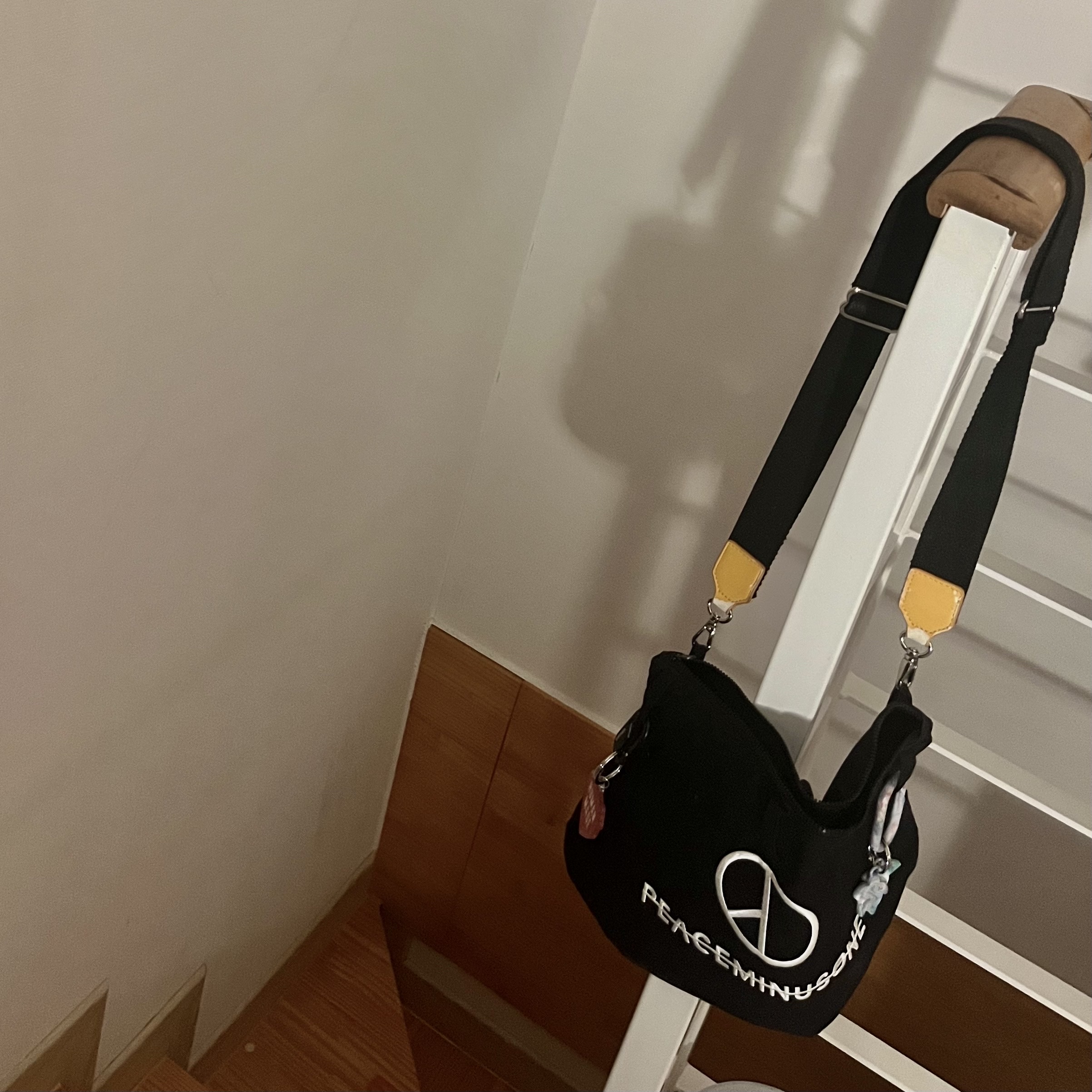 나익희 (@drow_act) 님의 게시물 | KREAM