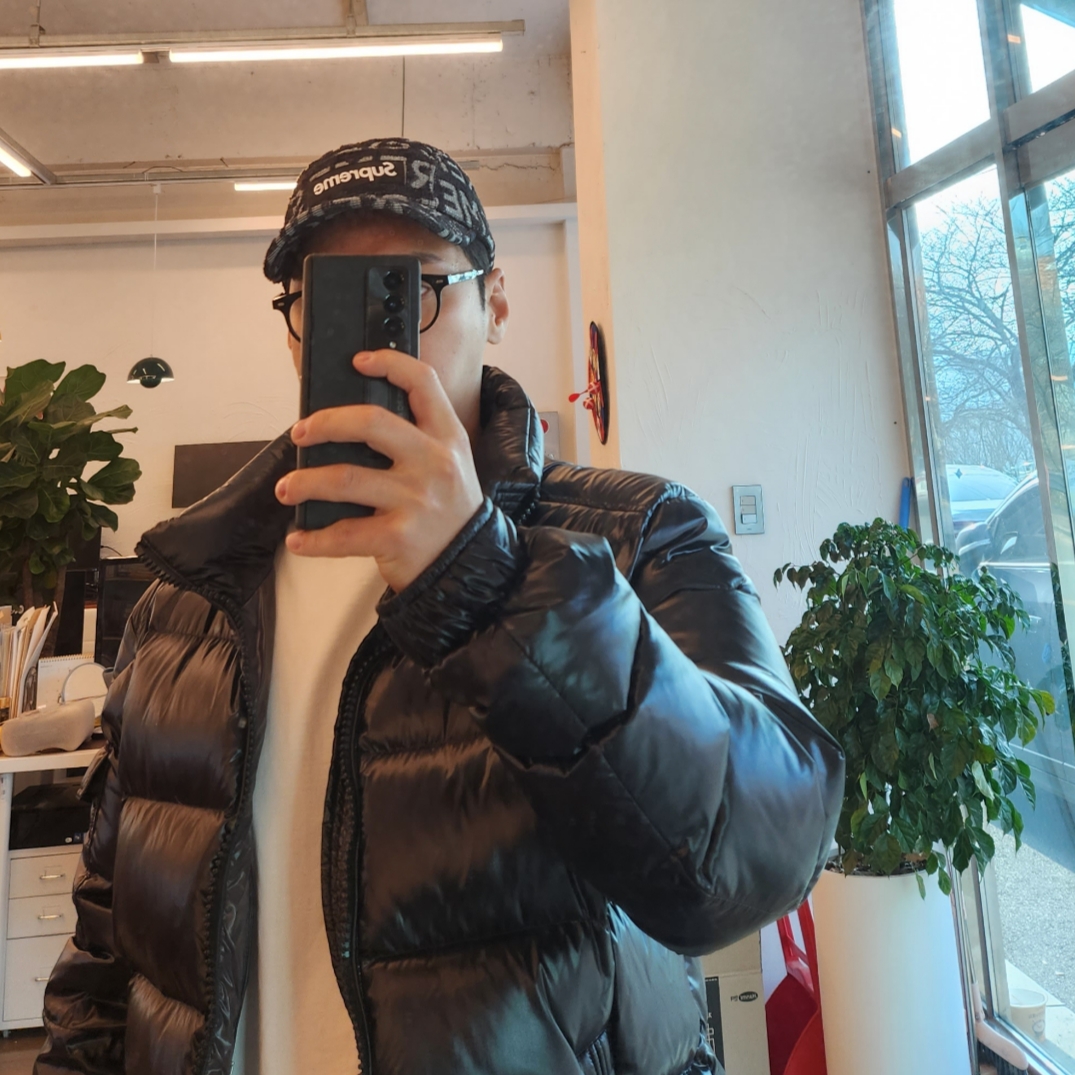 흰티에 딱! | KREAM