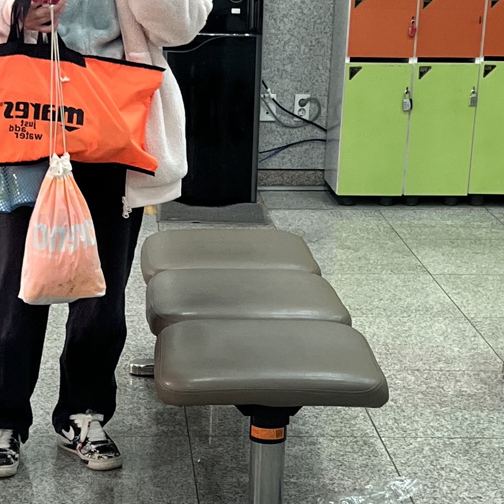 나익희 (@drow_act) 님의 게시물 | KREAM