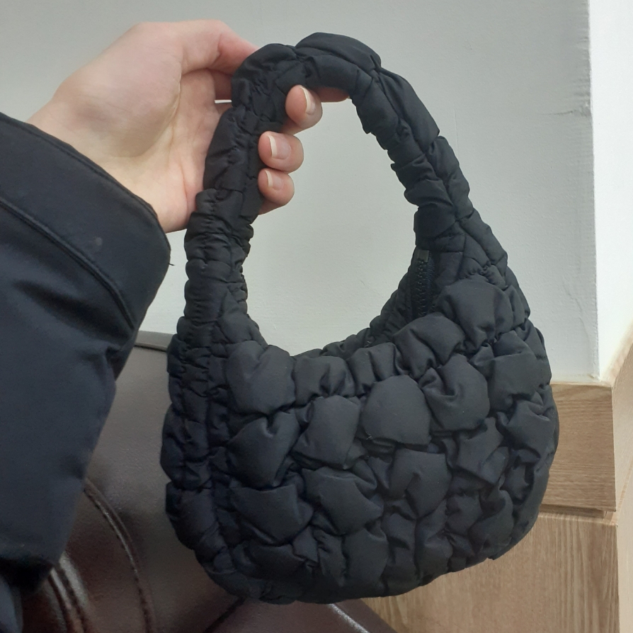 (@macaronron) 님의 게시물 | KREAM