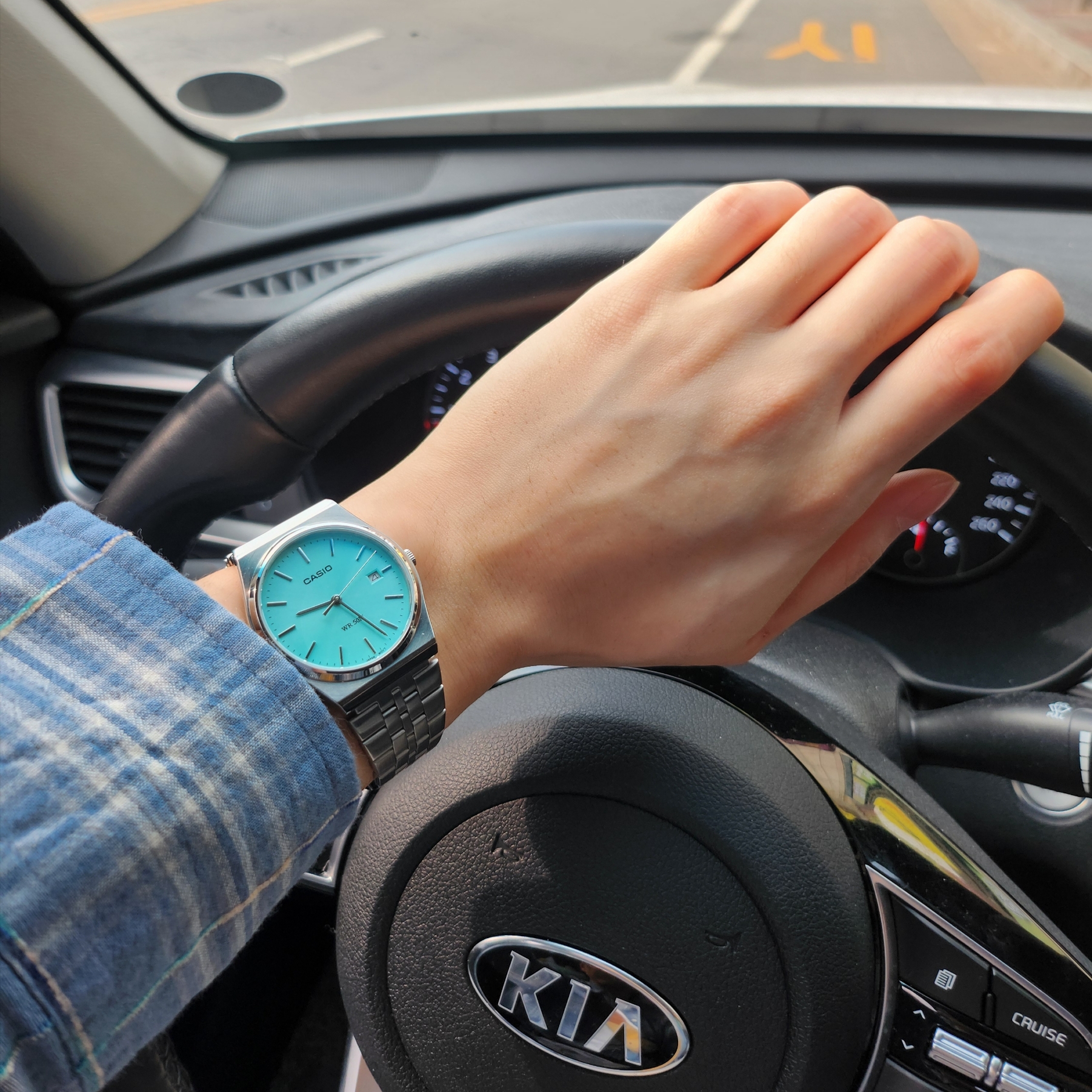 유티지 (@just.tj) 님의 게시물 | KREAM