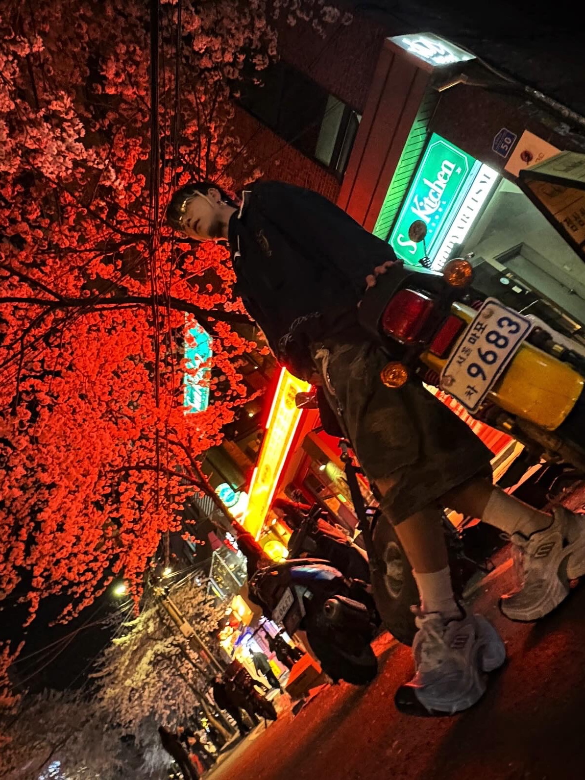 힙한 벚꽃을 보고싶다면? ̈ | KREAM