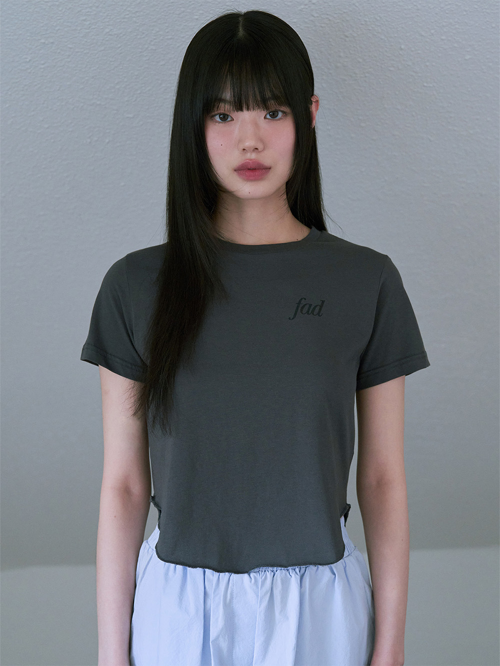 에프에이디 크롭 티셔츠 차콜 | FAD | KREAM