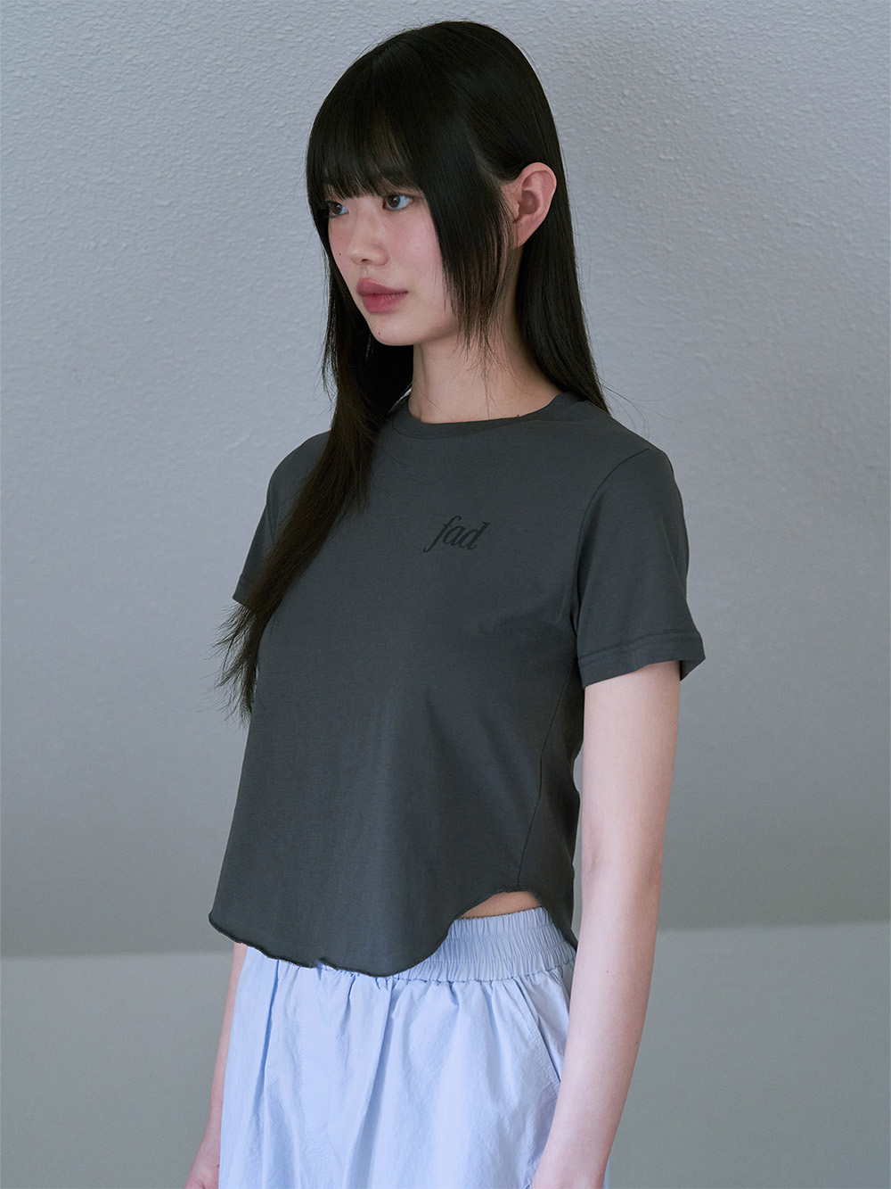 에프에이디 크롭 티셔츠 차콜 | FAD | KREAM