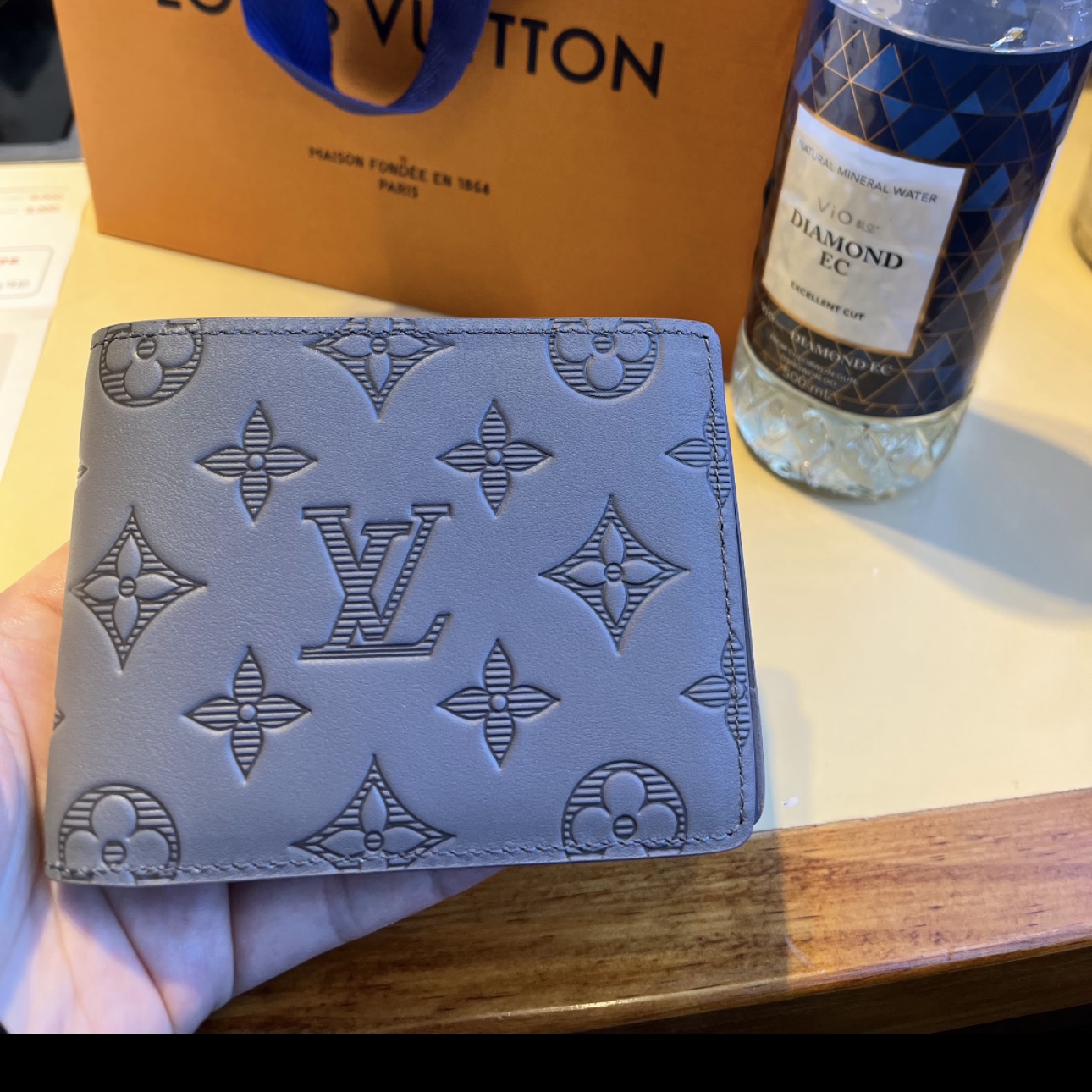루이비통 쉐도우 반지갑 개간지 | KREAM