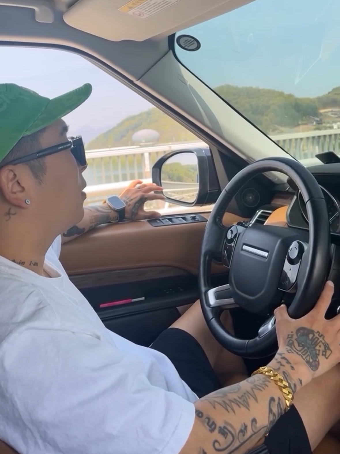 #놀고싶다 | KREAM