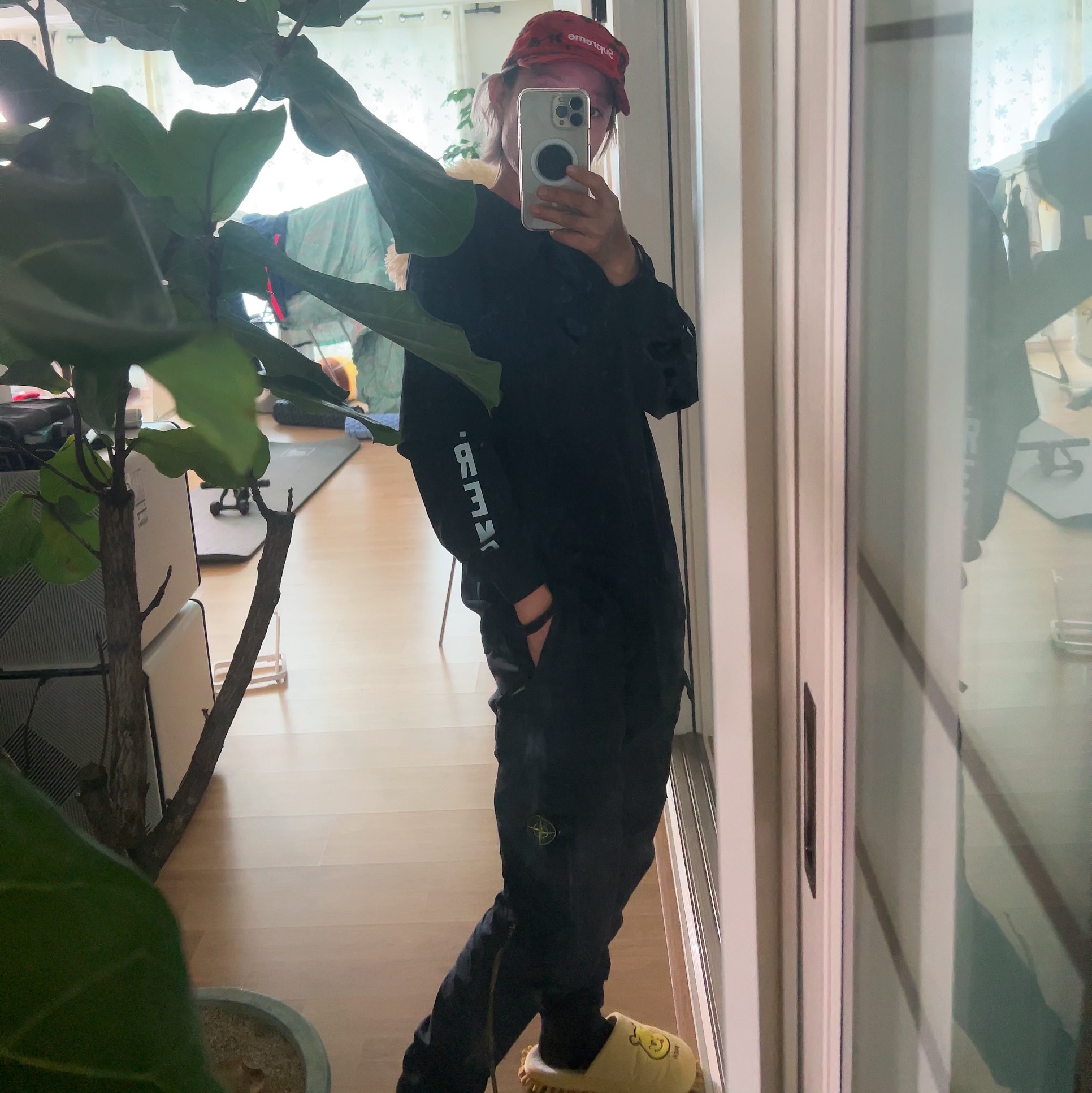 형아 (@agnes_) 님의 게시물 | KREAM