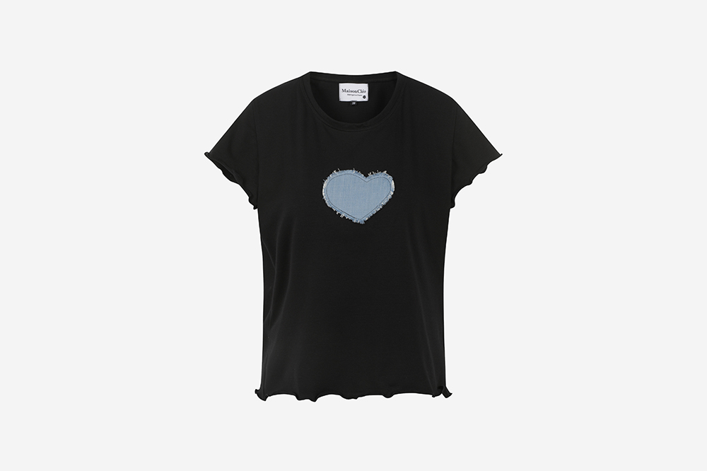 메종 클레오 우먼 더 티셔츠 위드 더 디스트로이 데님 하트 블랙 | Maison Cleo | KREAM