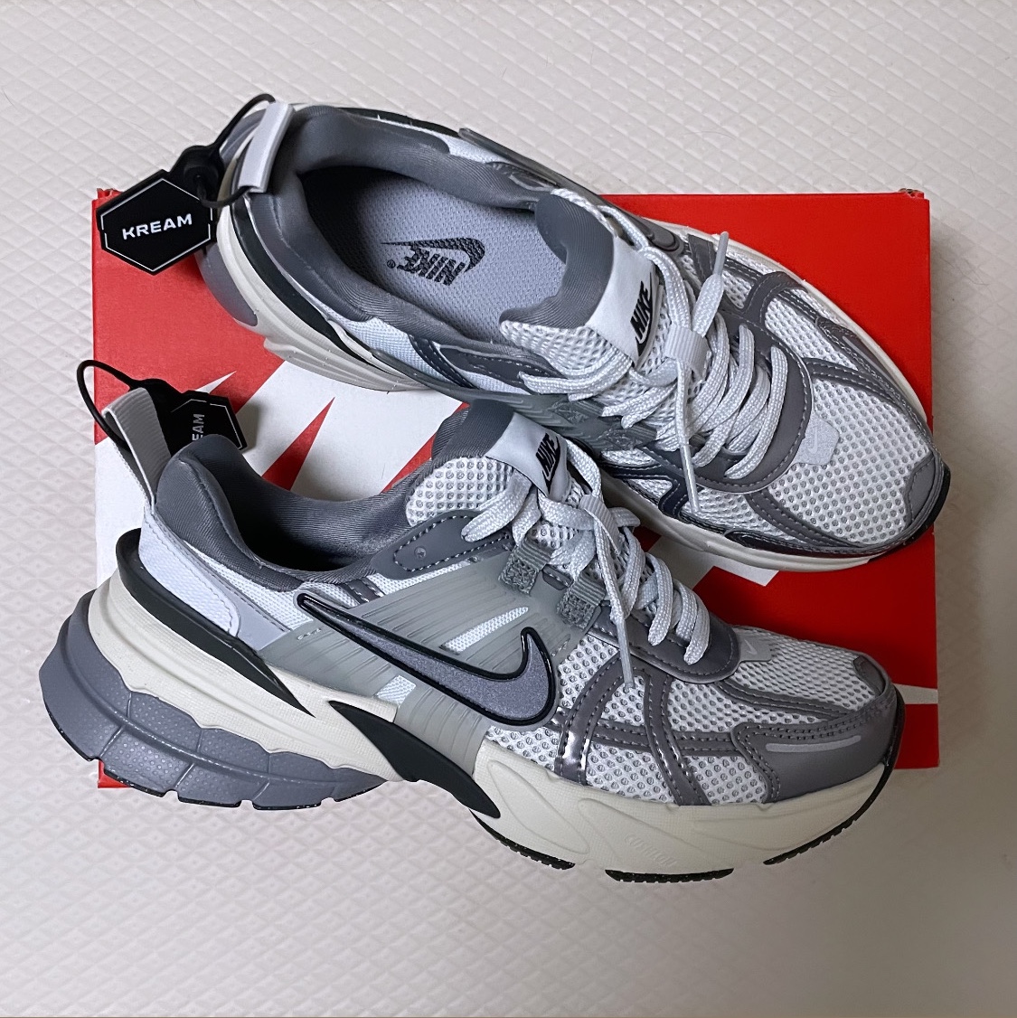 나이키 v2k 🖇️ 225 | KREAM