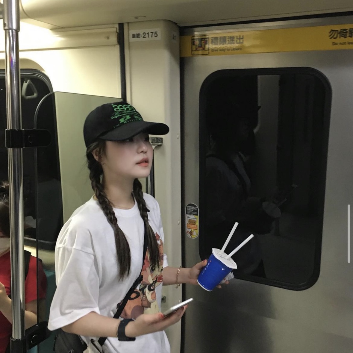 $ (@your_legacy) 님의 게시물 | KREAM