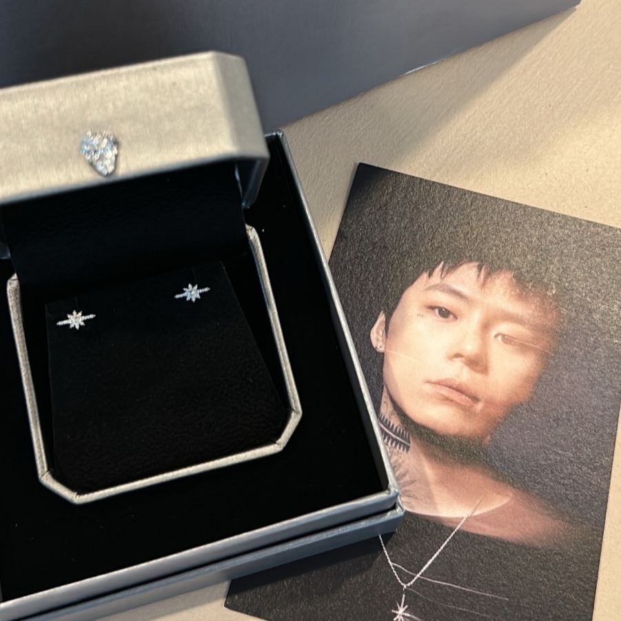 👋 (@jkblwt) 님의 게시물 | KREAM