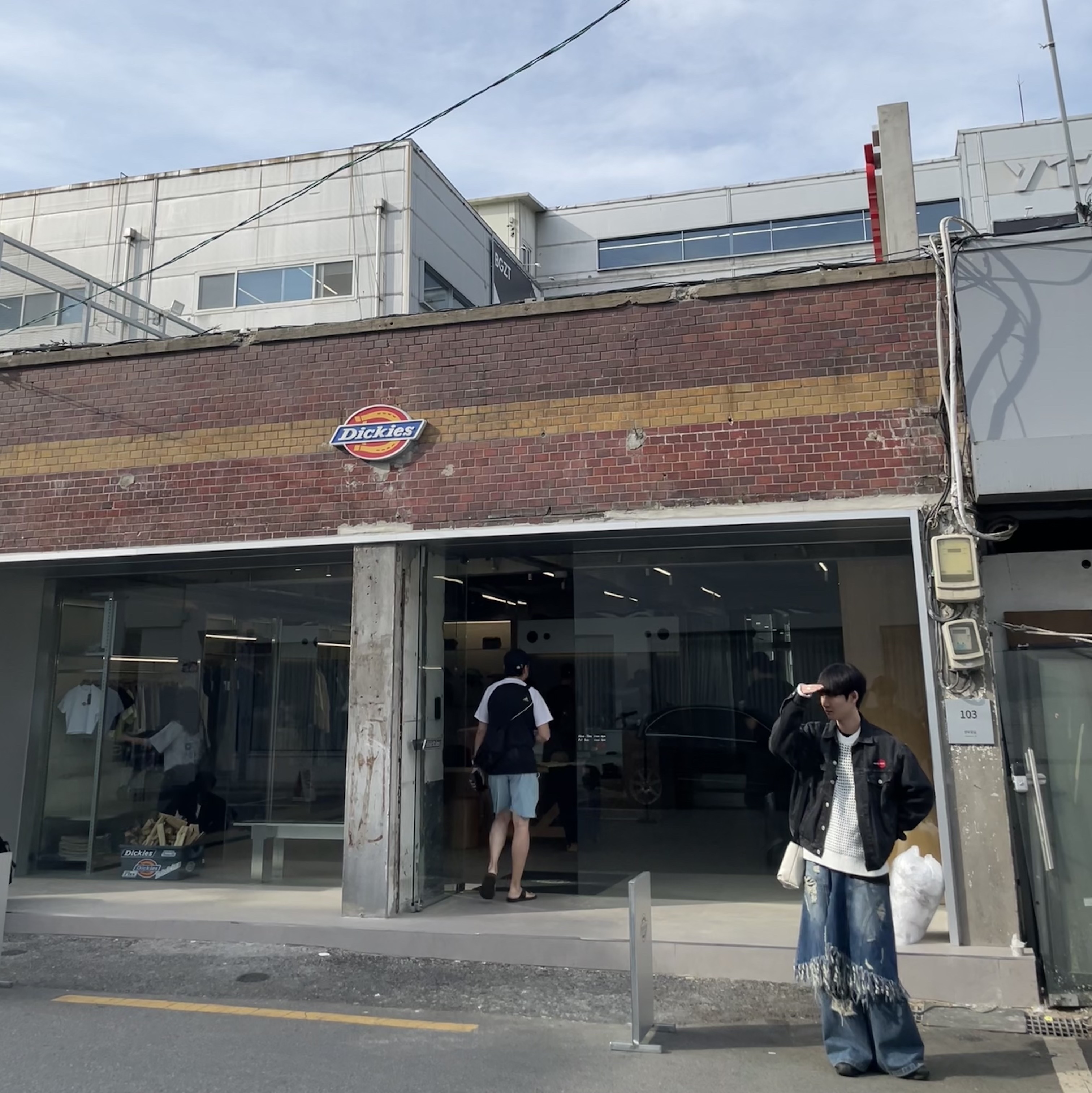 강한공룡아기둘리 (@strong.dooly) 님의 게시물 | KREAM