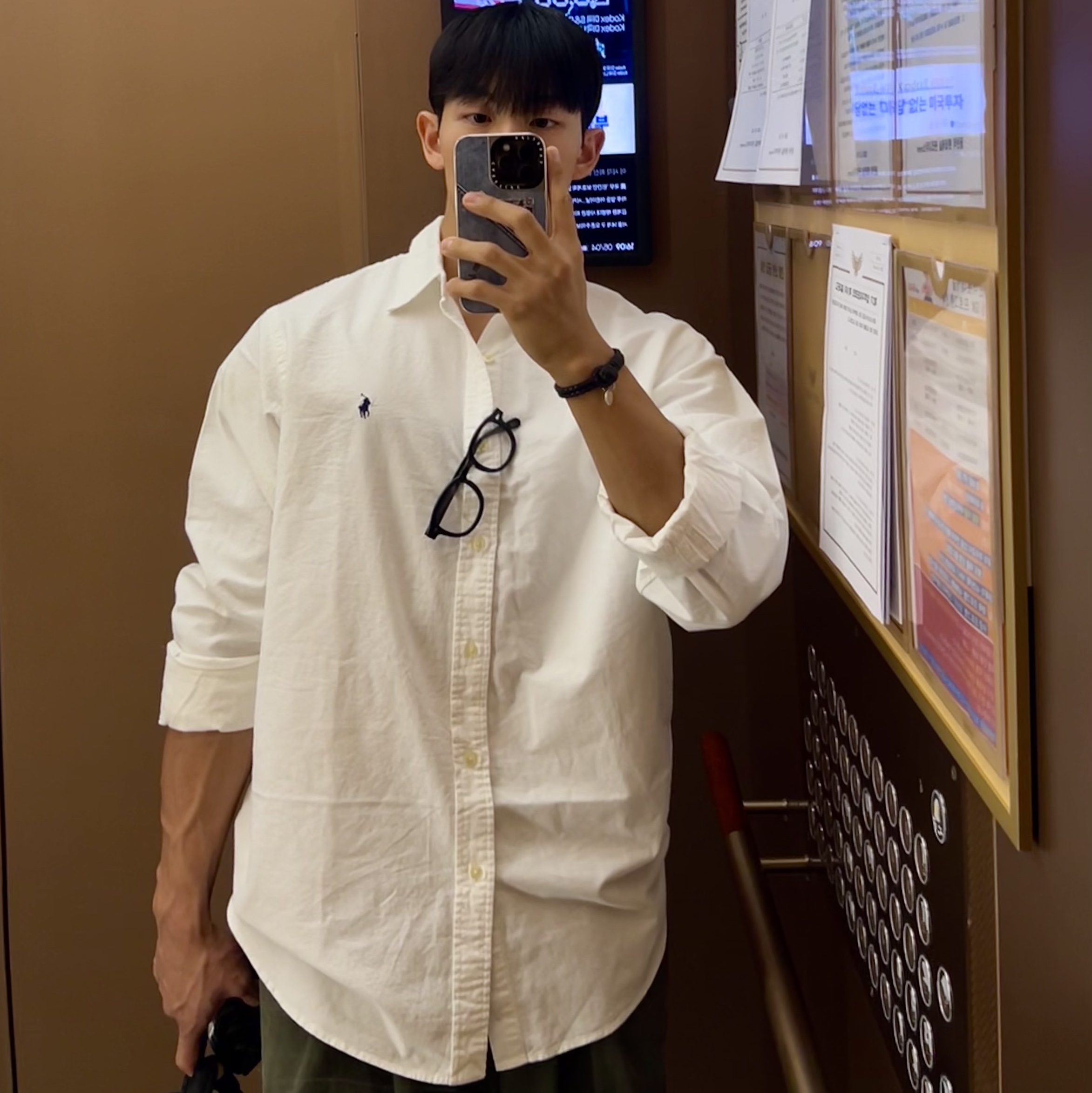 이지웅 (@z.woong_) 님의 게시물 | KREAM