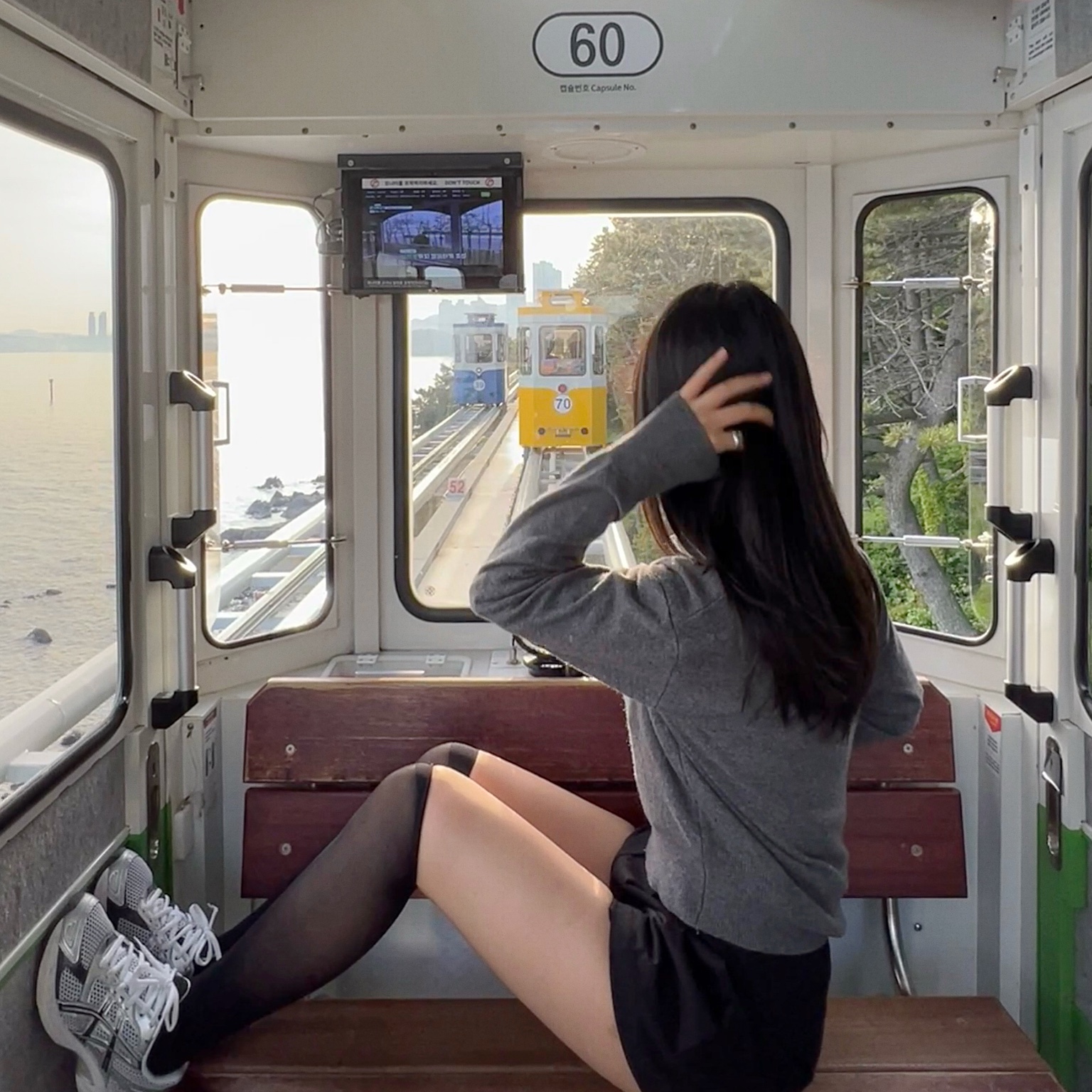 첫 부산 아식스랑 | KREAM