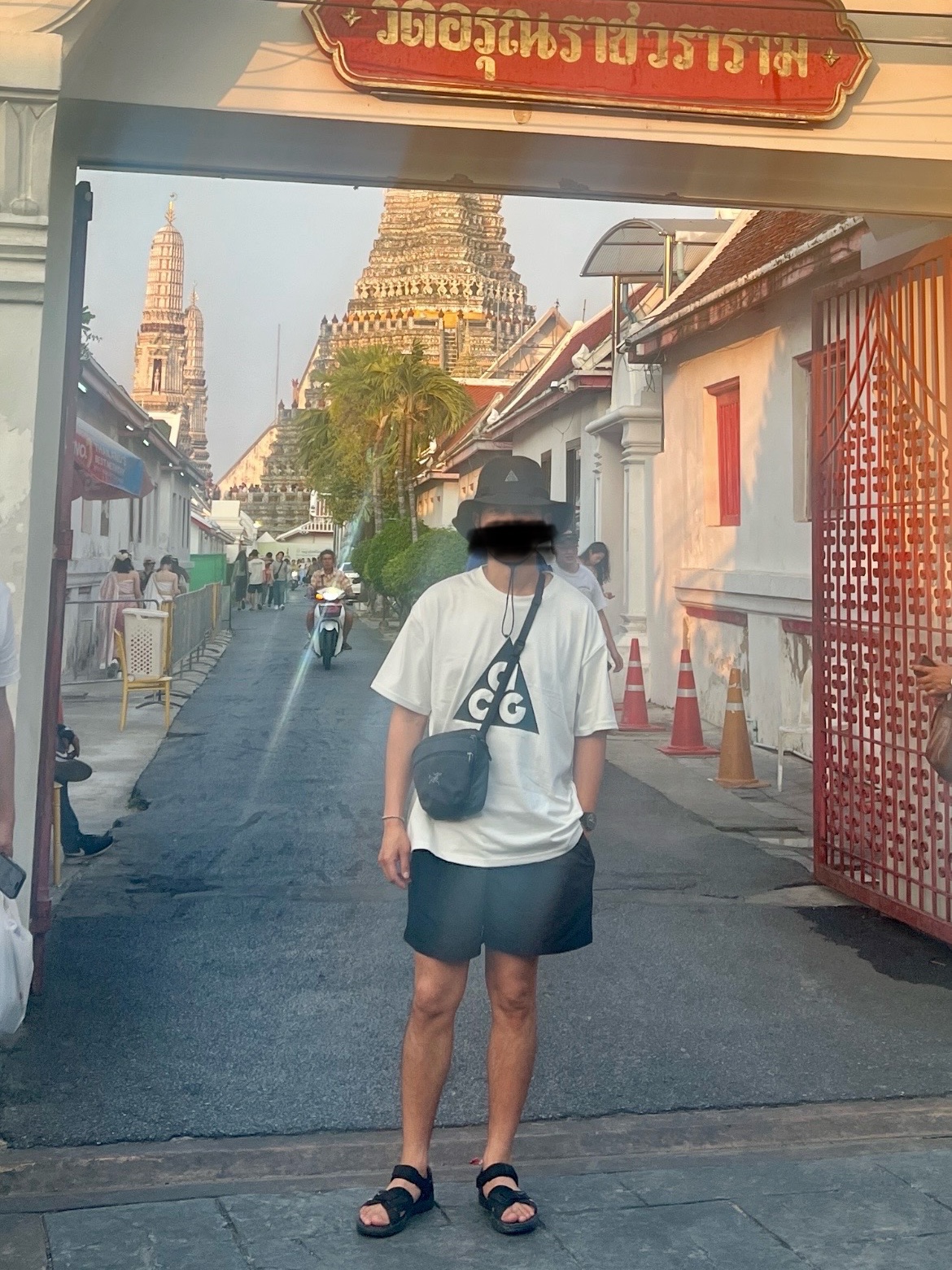 공항에 내리자마자. | KREAM