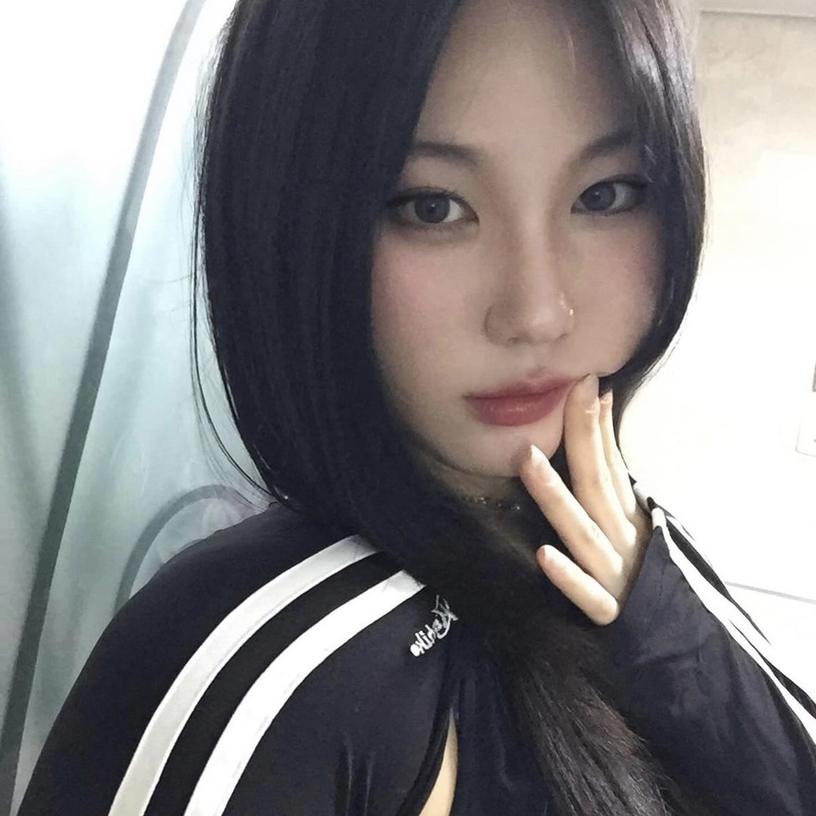 $ (@your_legacy) 님의 게시물 | KREAM