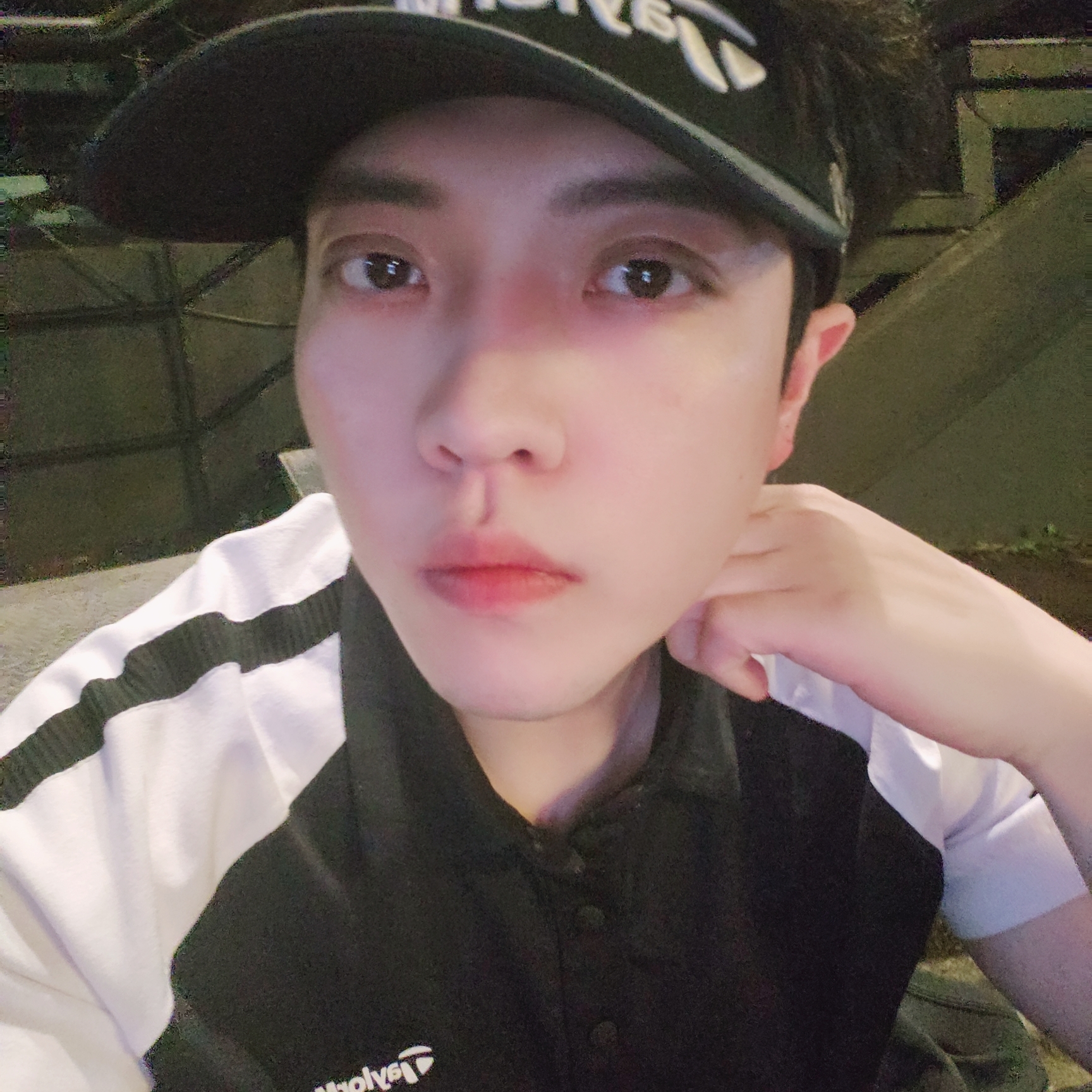 eien-_-v (@wpyuh4) 님의 게시물 | KREAM