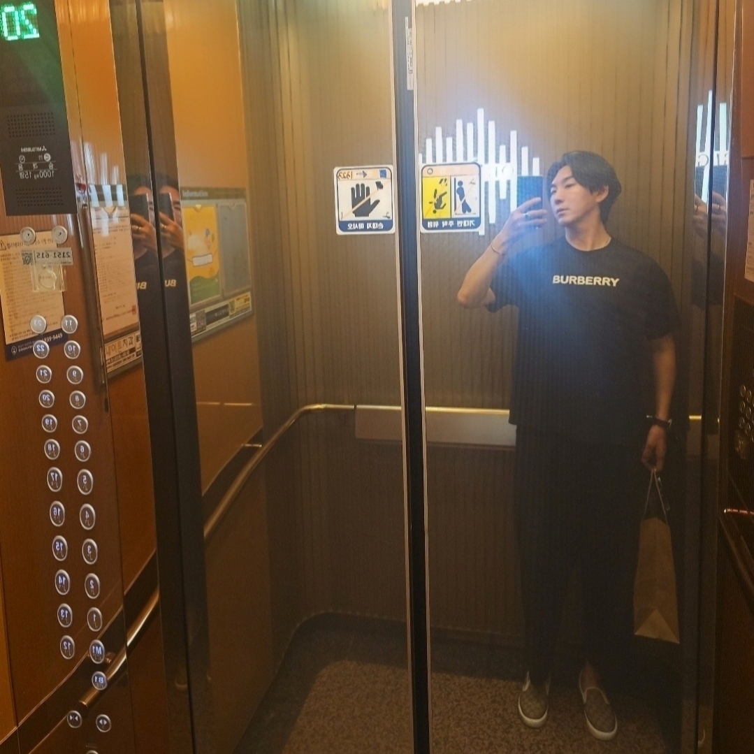 김 현 (@hyunad) 님의 게시물 | KREAM