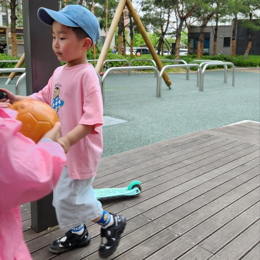 또또 (@ttotto) 님의 게시물 | KREAM