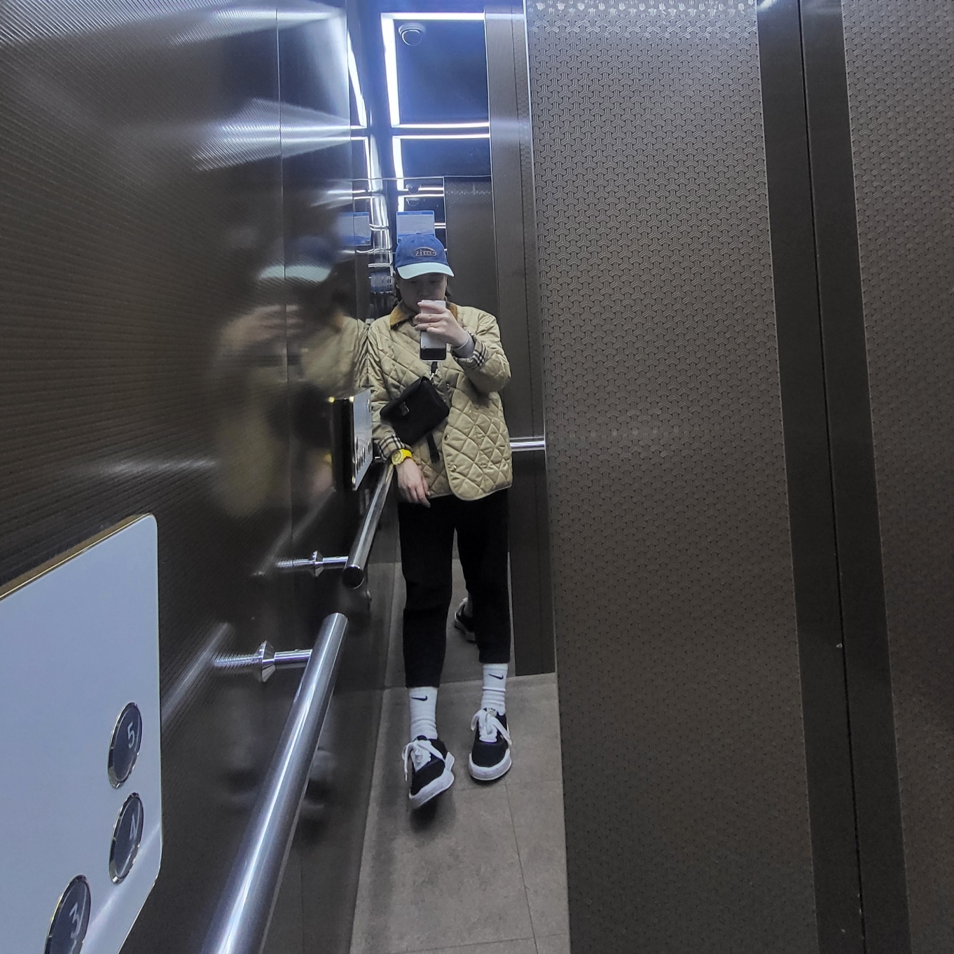 꽁 (@ggong____1654) 님의 게시물 | KREAM