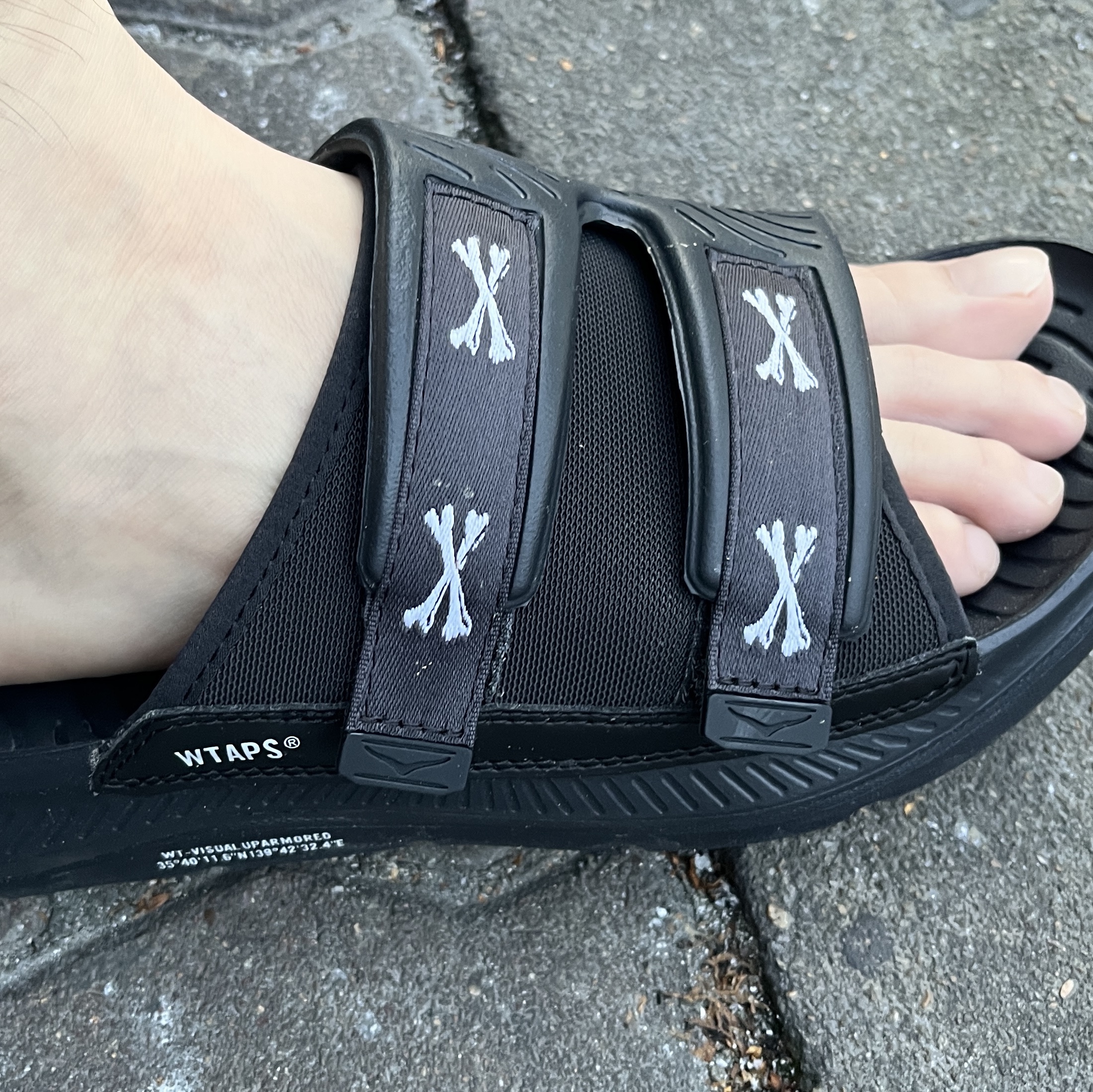 동네 마실용 245인데 이건250딱 | KREAM