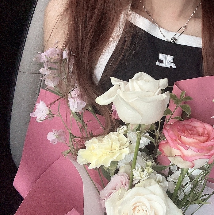 (@lovef8l) 님의 게시물 | KREAM