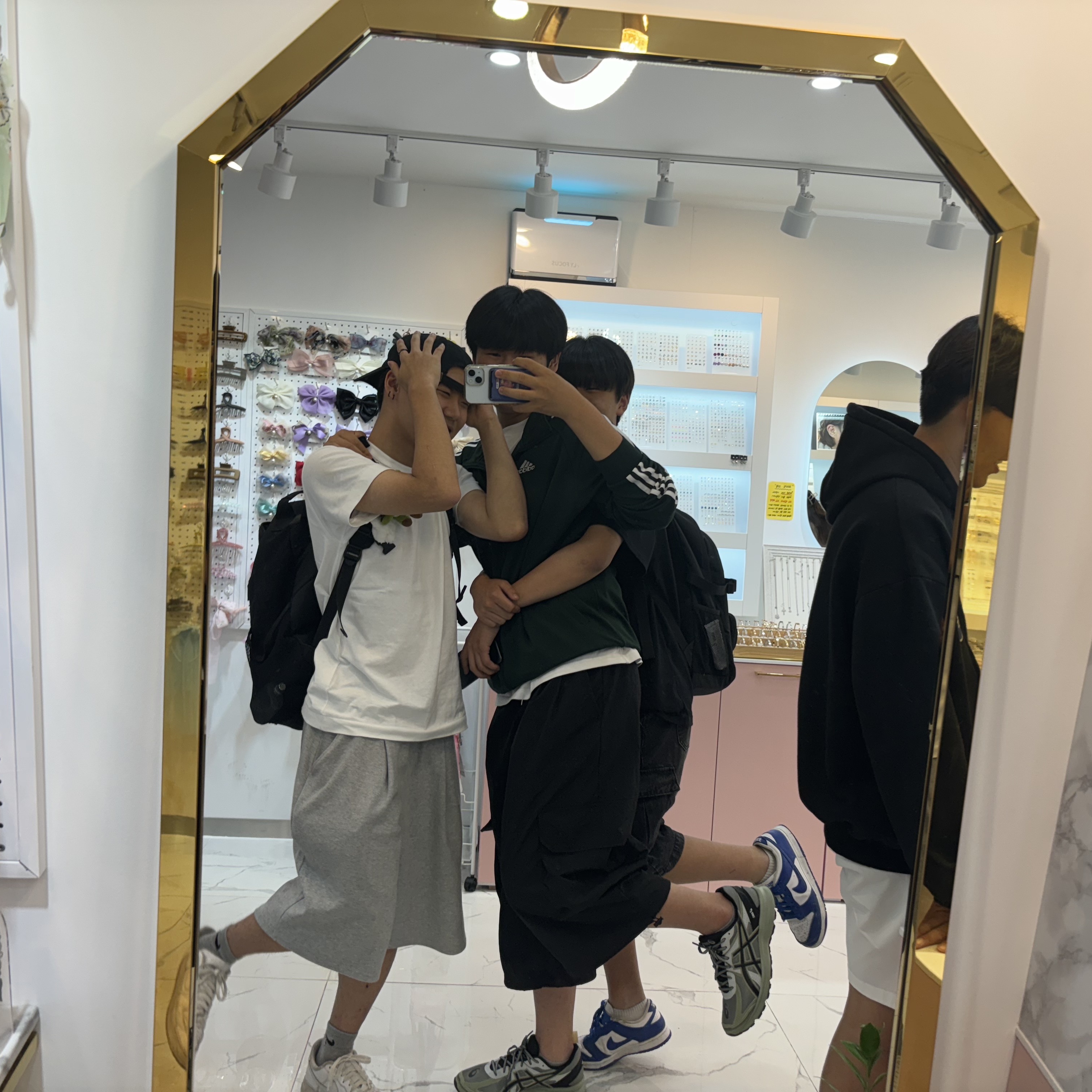 신발 진짜 너무 이뻐요 | KREAM