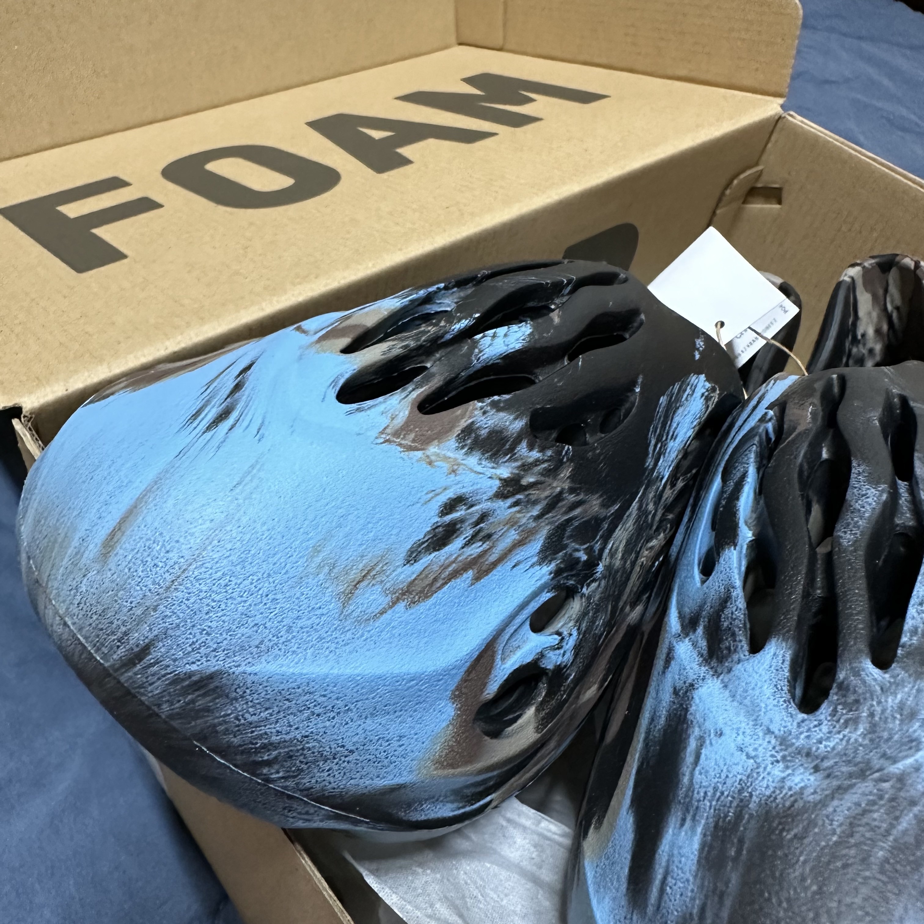 #YZY FOAM RNR MX 💙 | KREAM