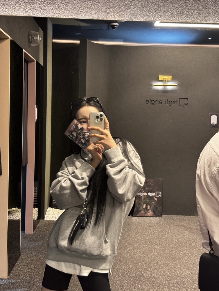 리지 (@lee_ji_) 님의 게시물 | KREAM