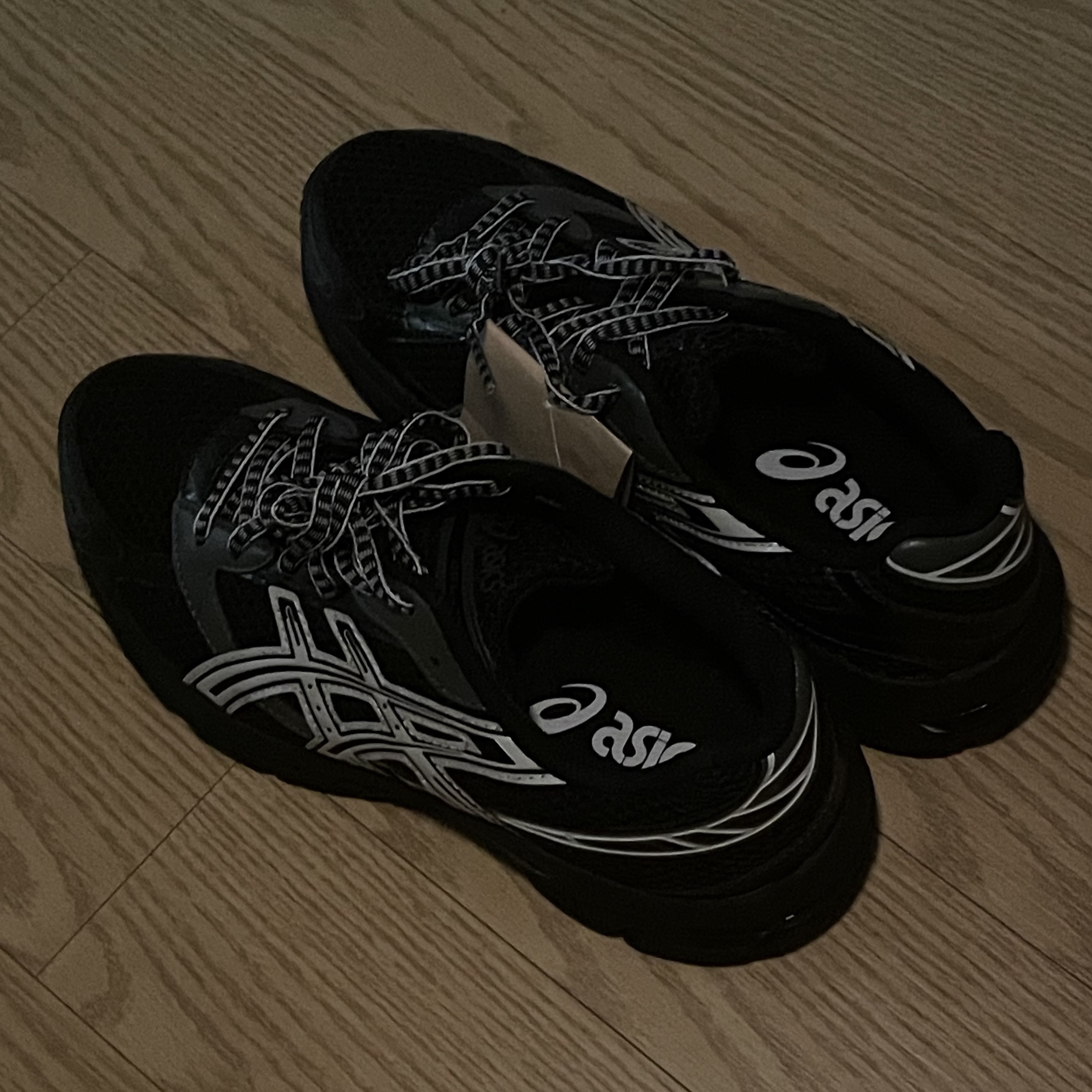 폴더에 240 사이즈 남아있어요 | KREAM