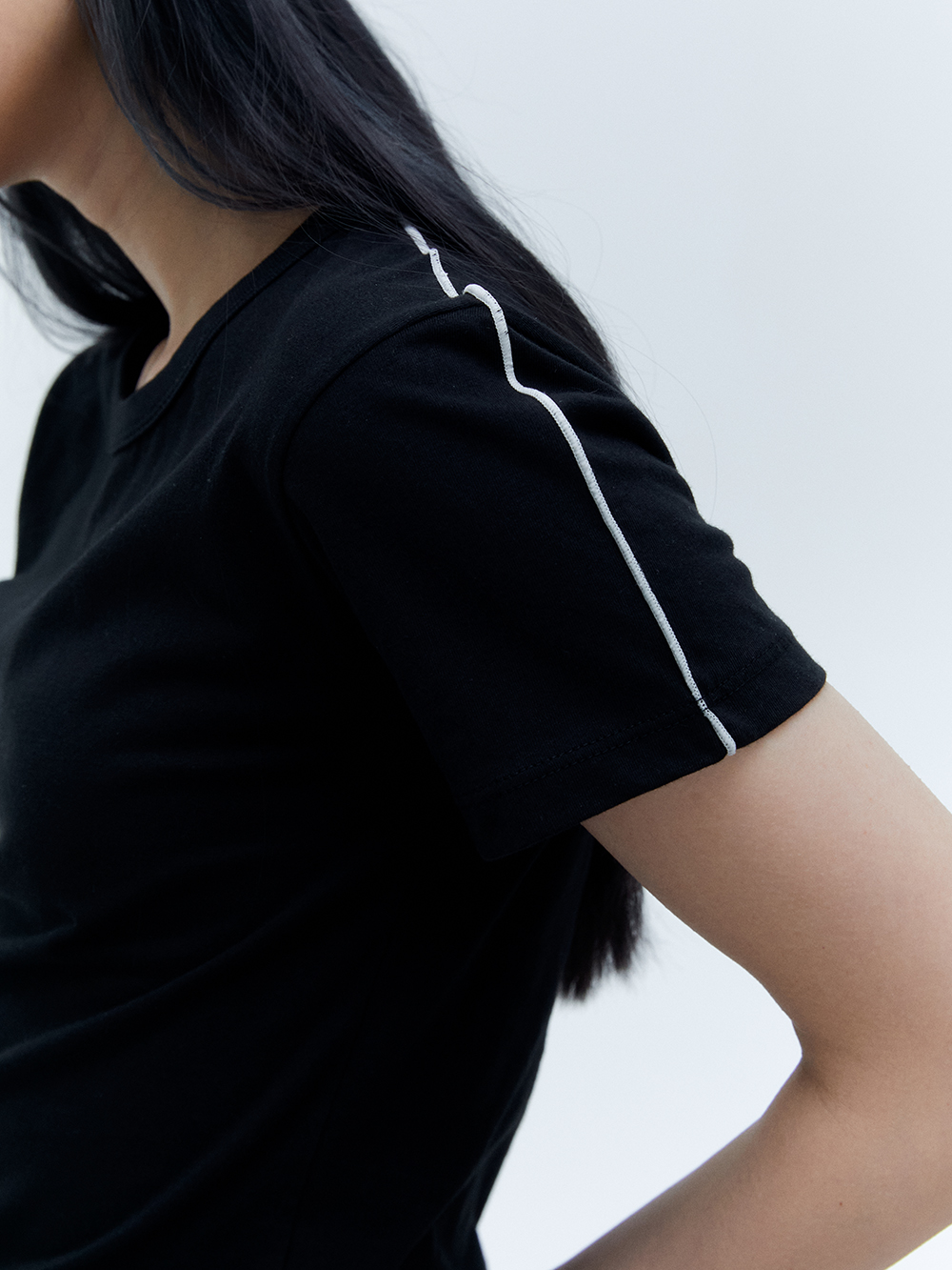 영오 라인 포인트 티셔츠 블랙 | YOUNGOH | KREAM