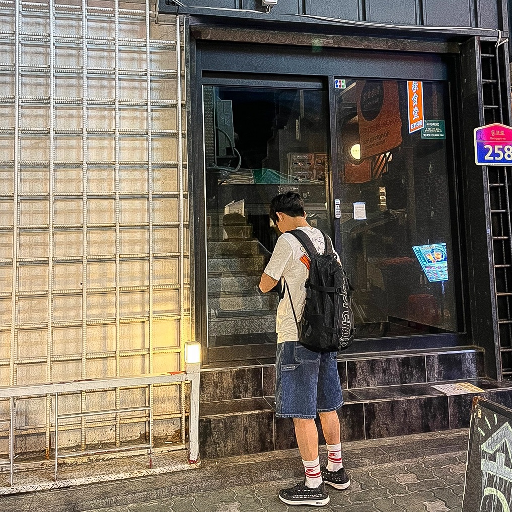 연남동에서! | KREAM