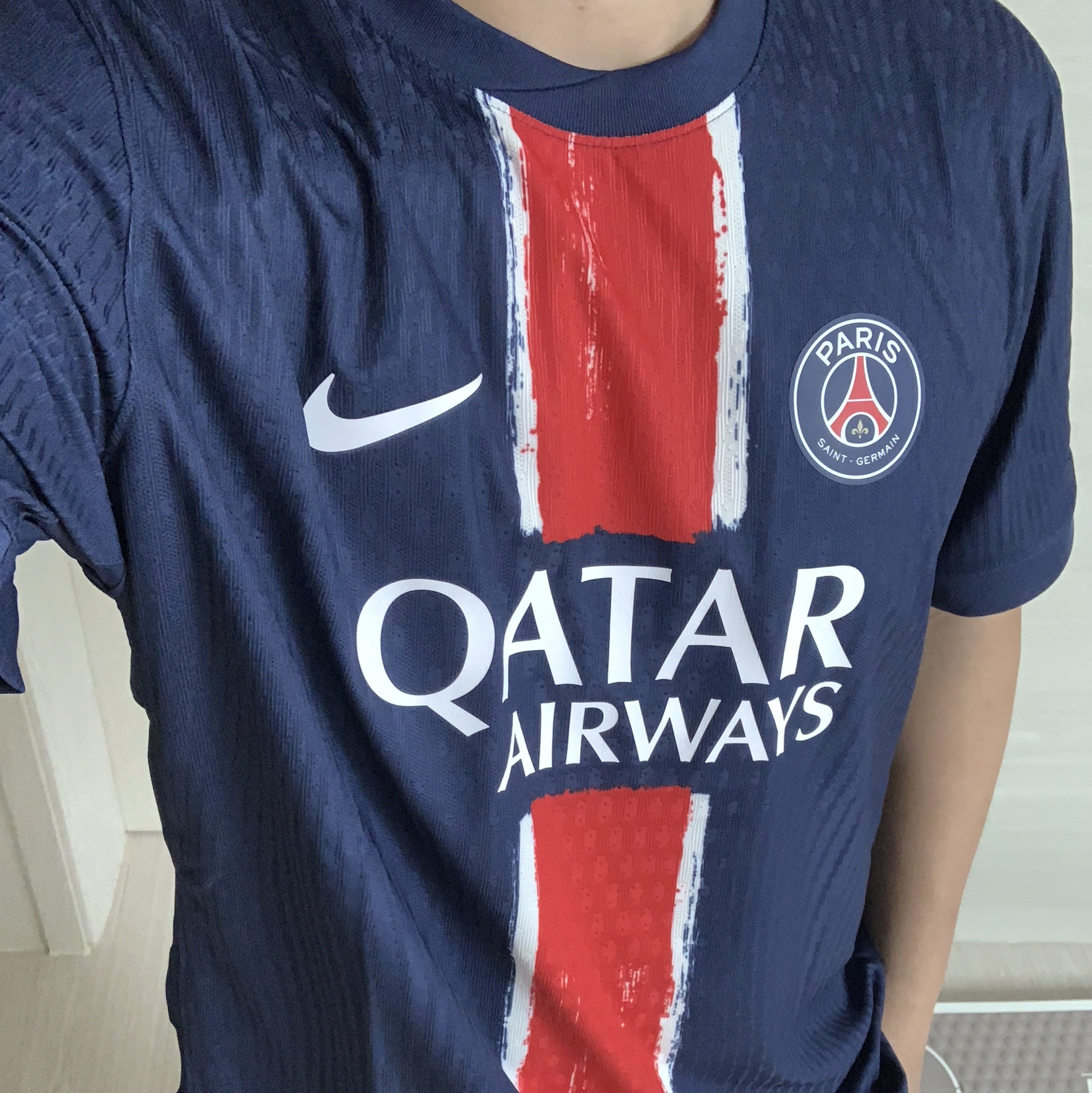 전시즌에비해 두껍다.adv맞나? | KREAM