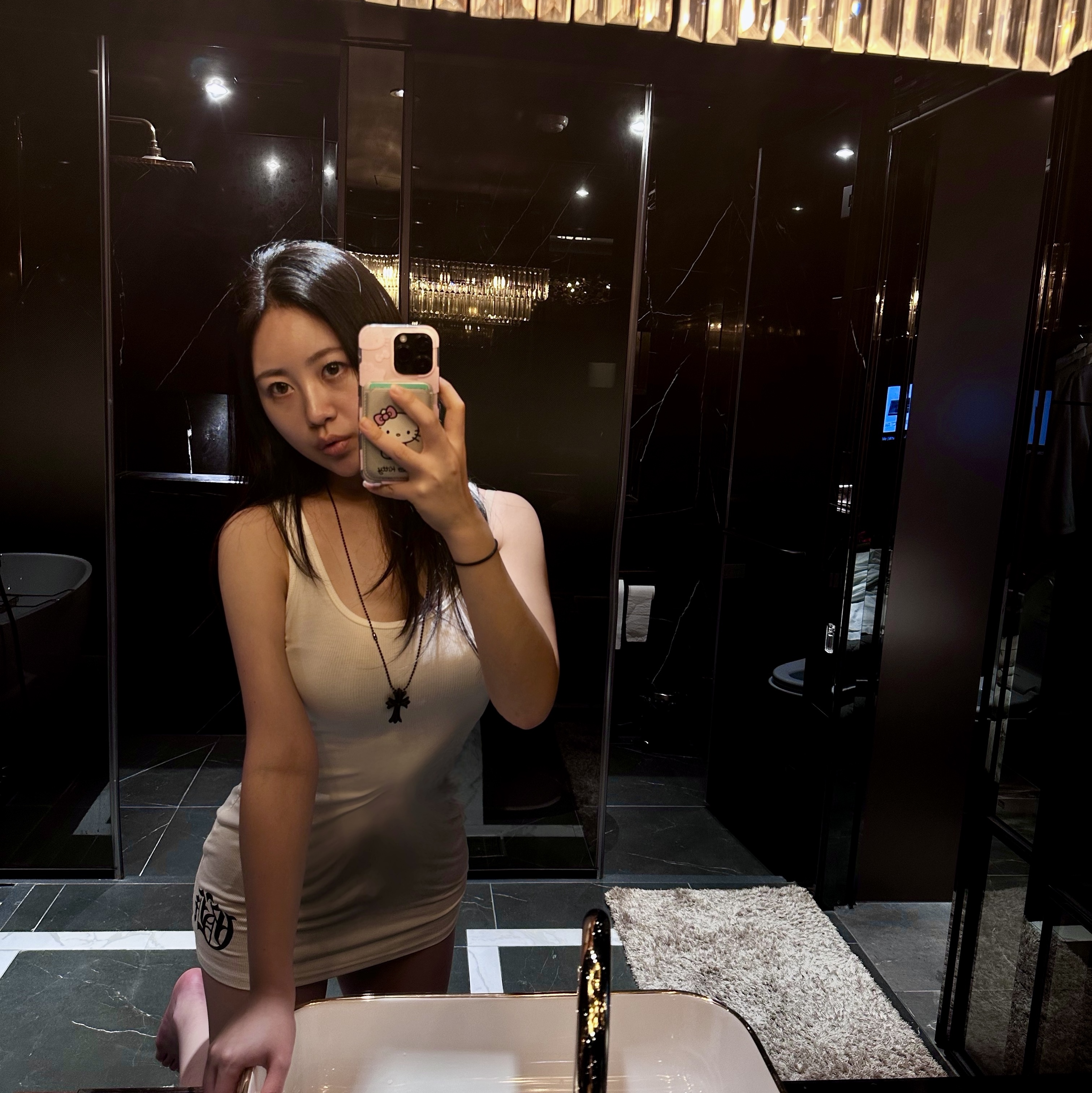 hyeon (@_hyeon.717) 님의 게시물 | KREAM