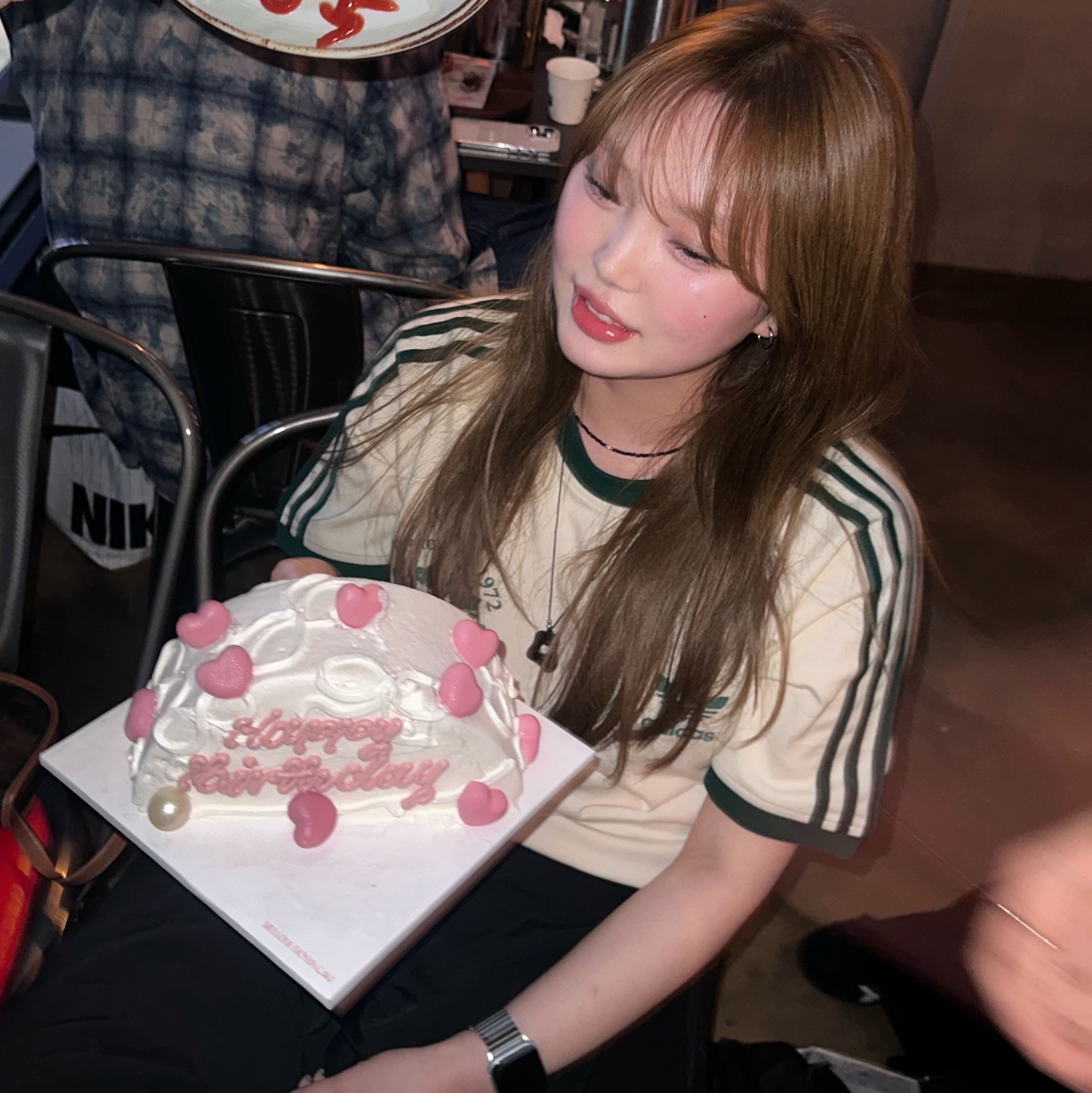 예뽀요오 •• 🖤 | KREAM