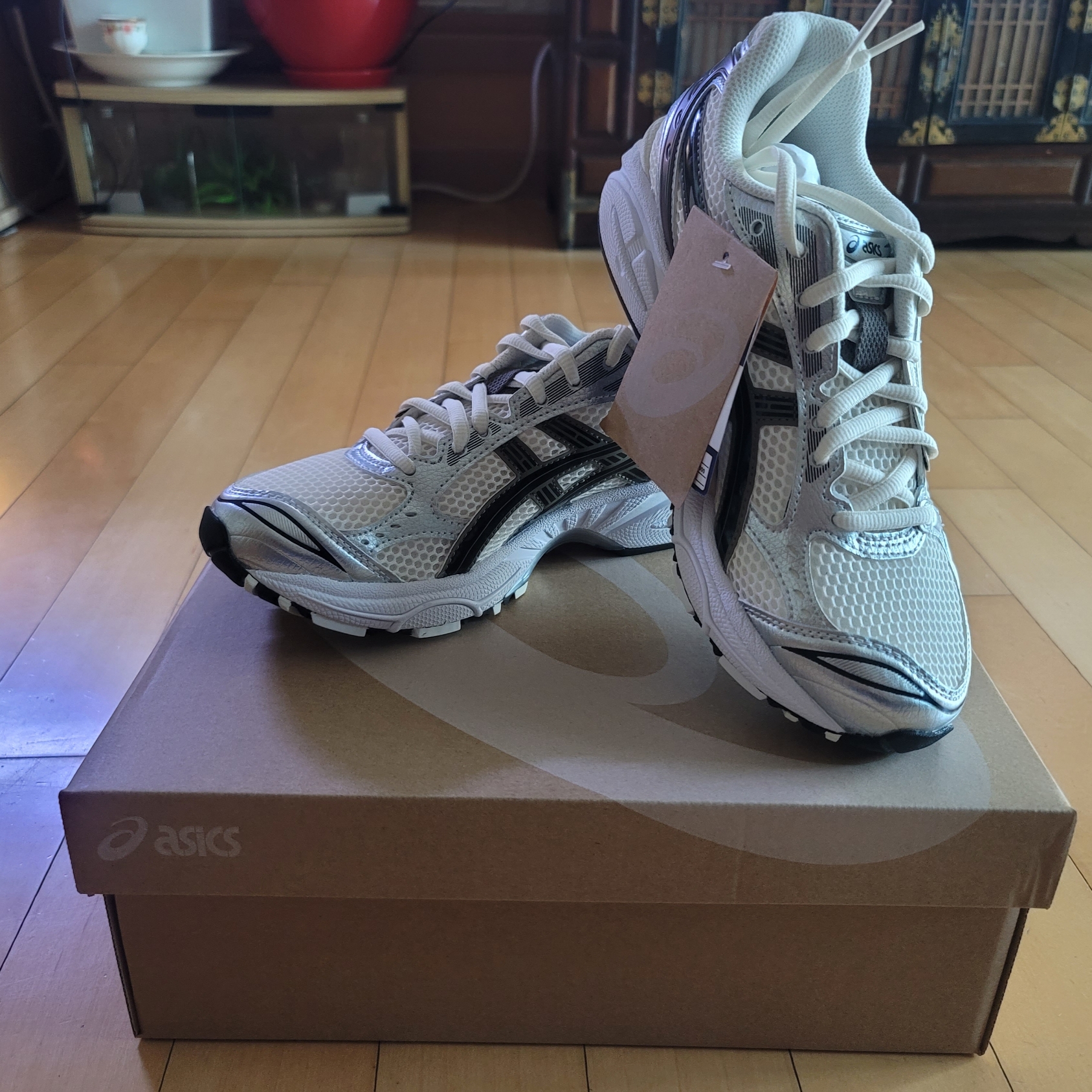 확실히 이쁜긴해... 젤카야노14 | KREAM