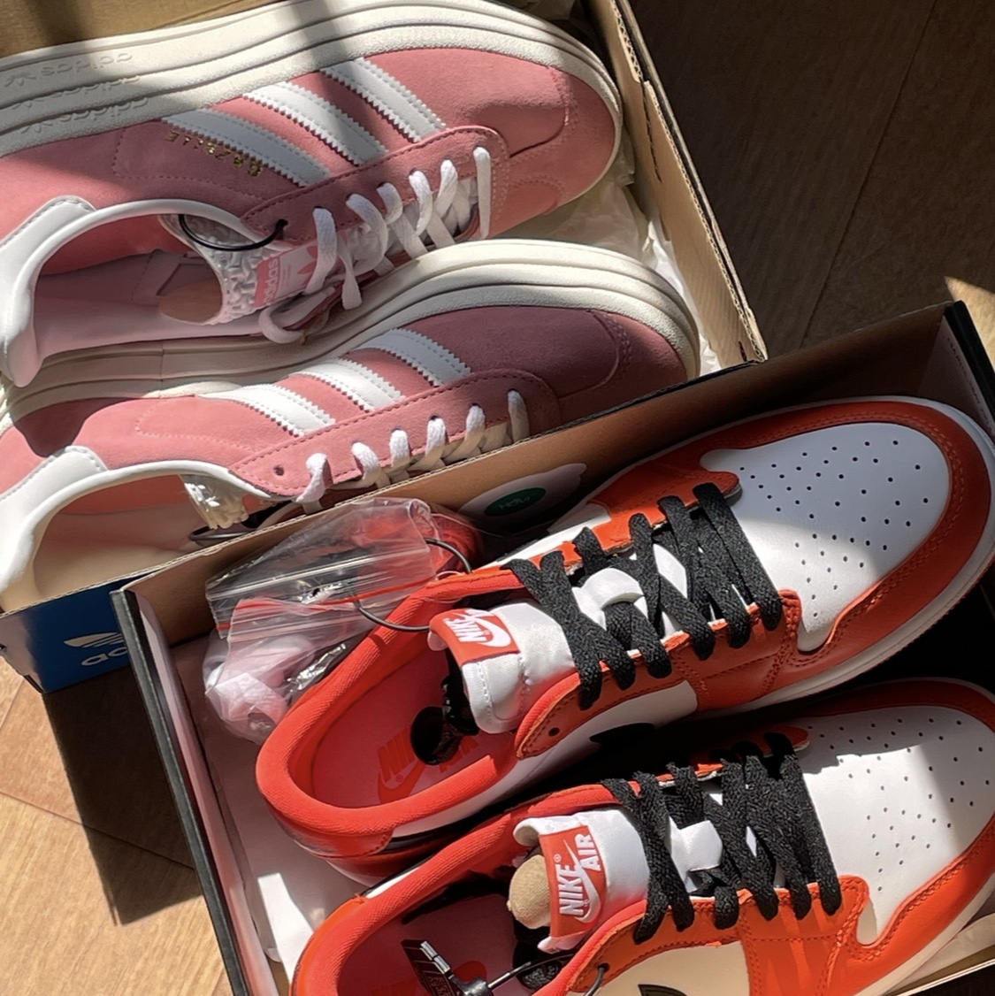 포인트 컬러로 좋은 🩷🧡 | KREAM