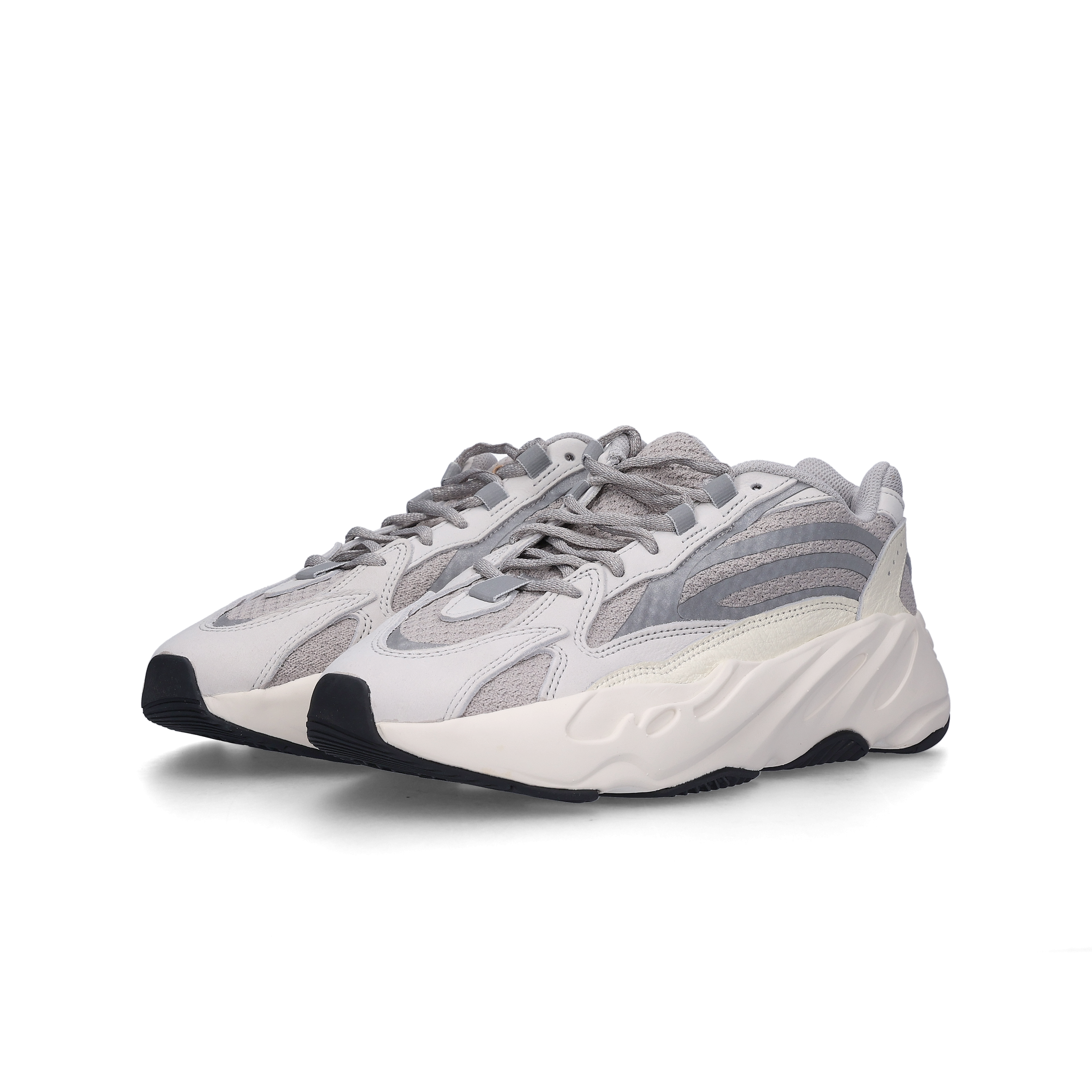 아디다스 이지 부스트 700 V2 스태틱 2022 | KREAM