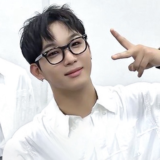 $ (@your_legacy) 님의 게시물 | KREAM