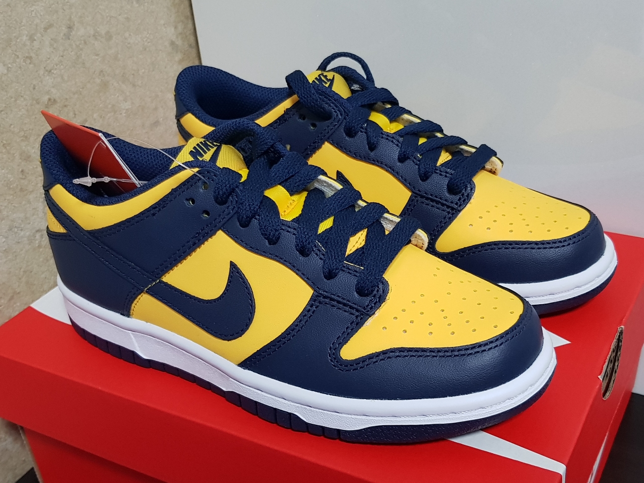 Huzzi (@h__________) 님의 게시물 | KREAM