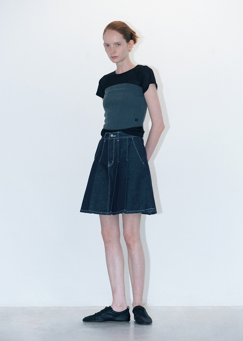 엔써이즈예스 백 지퍼 튜브탑 차콜 | Answerisyes | KREAM