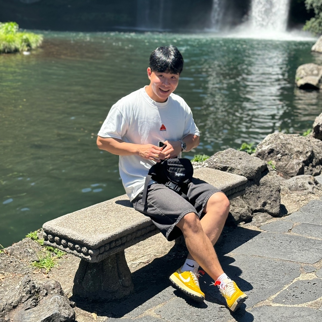 Ahn (@ready_q) 님의 게시물 | KREAM