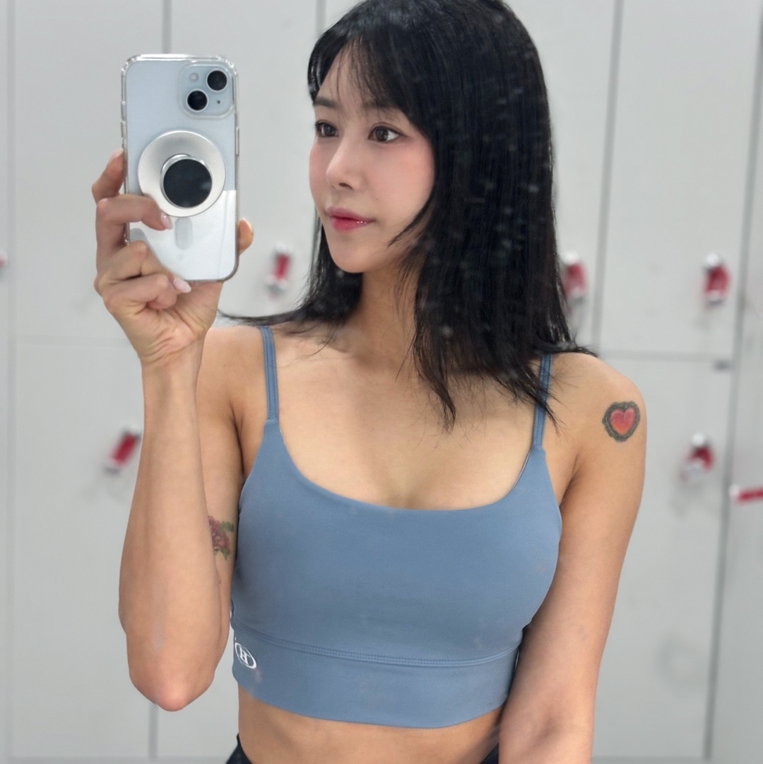 아능짐 (@rubyahn) 님의 게시물 | KREAM