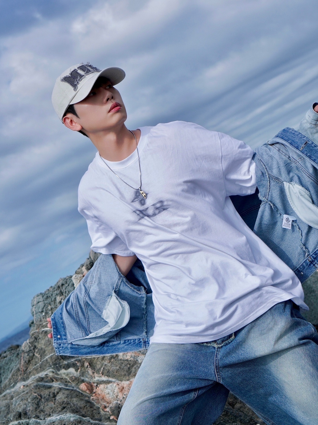 $ (@your_legacy) 님의 게시물 | KREAM