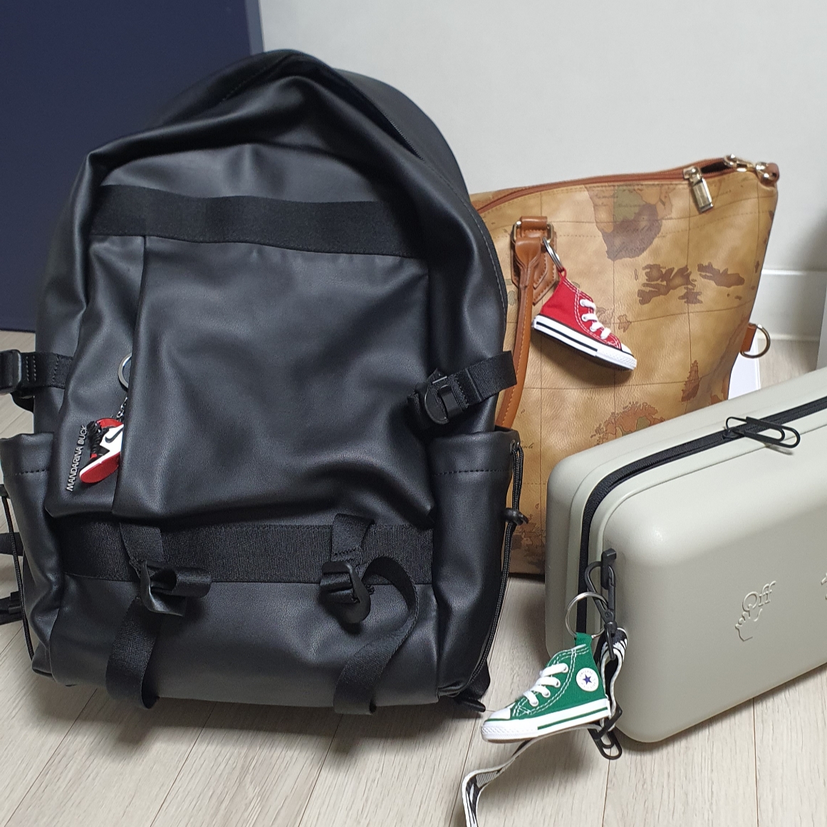 여행가방 & shoe keyring | KREAM