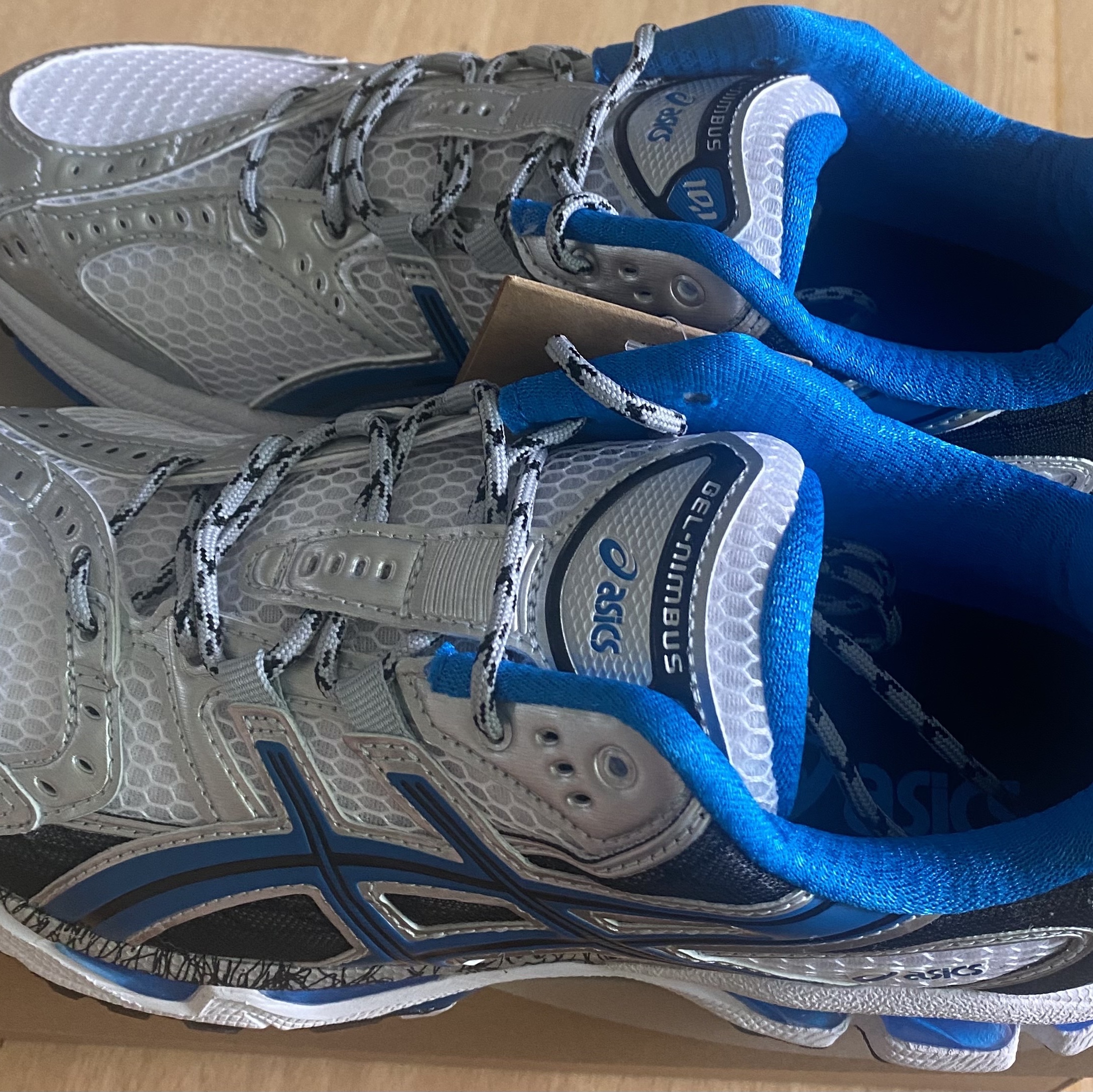 젤 님버스10.1 블루 | KREAM