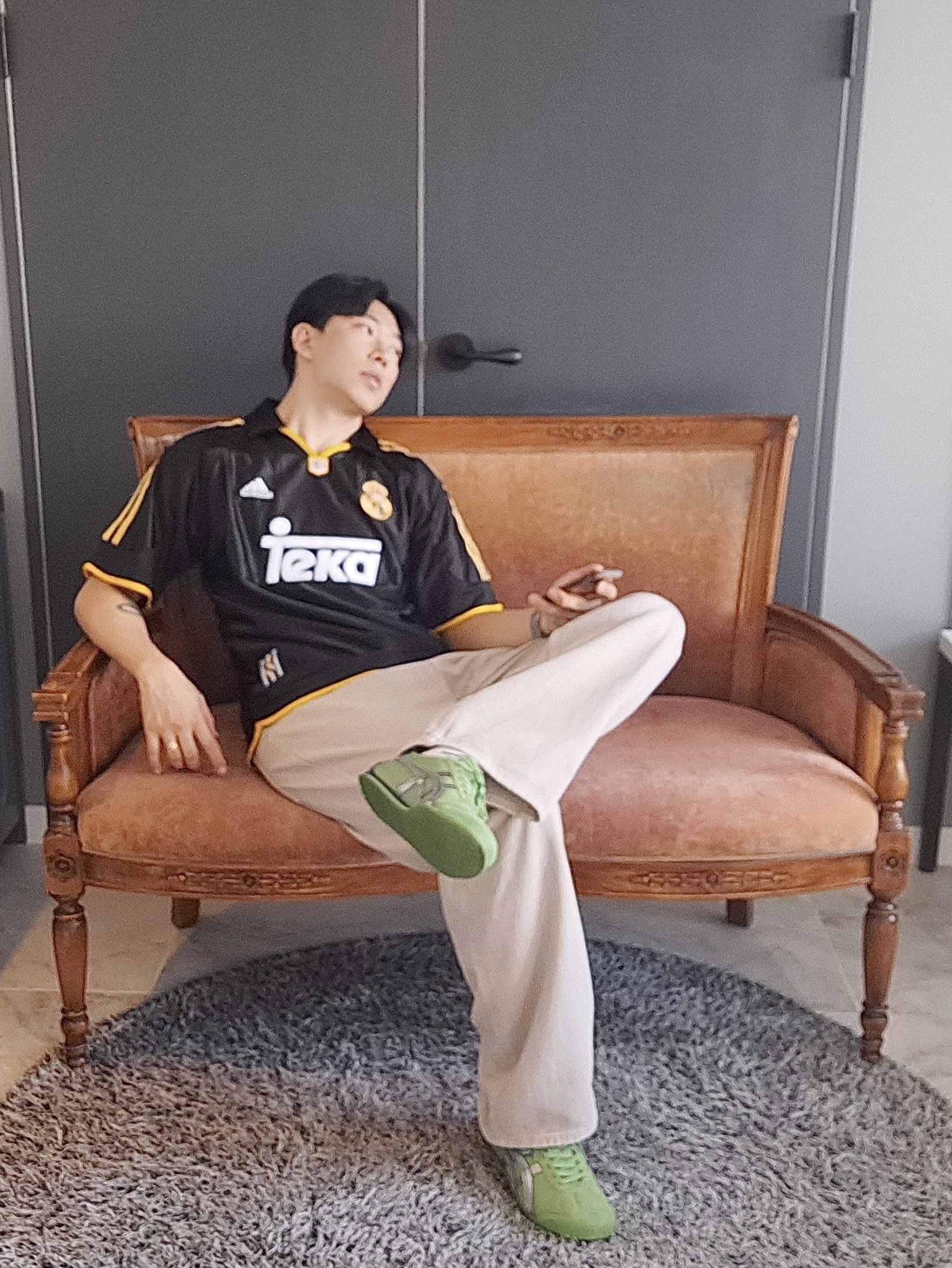 CHA (@c__11) 님의 게시물 | KREAM