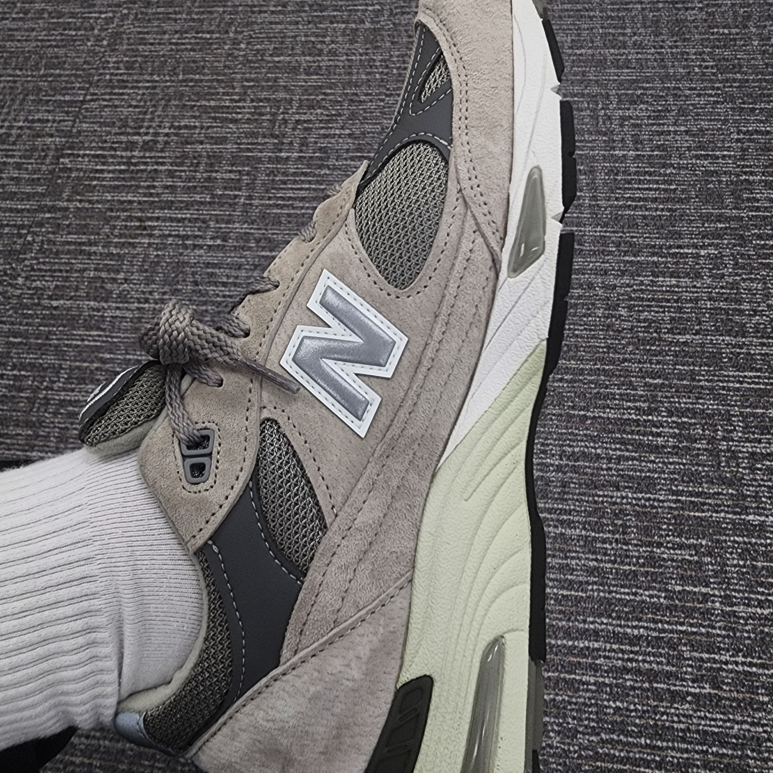 뉴발란스 991 그레이 | KREAM
