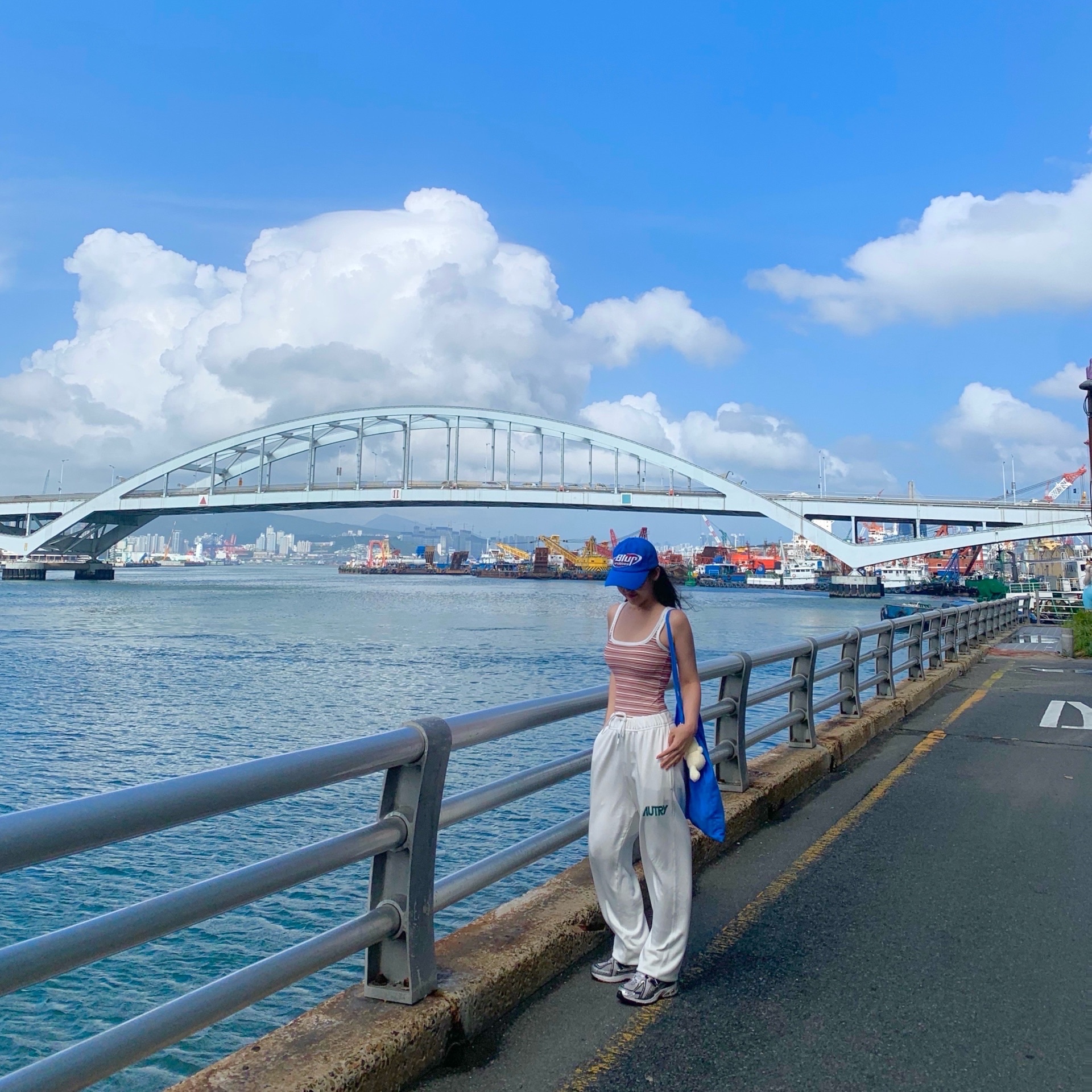 파란색좋아해 모자BLUR 가방HAY | KREAM