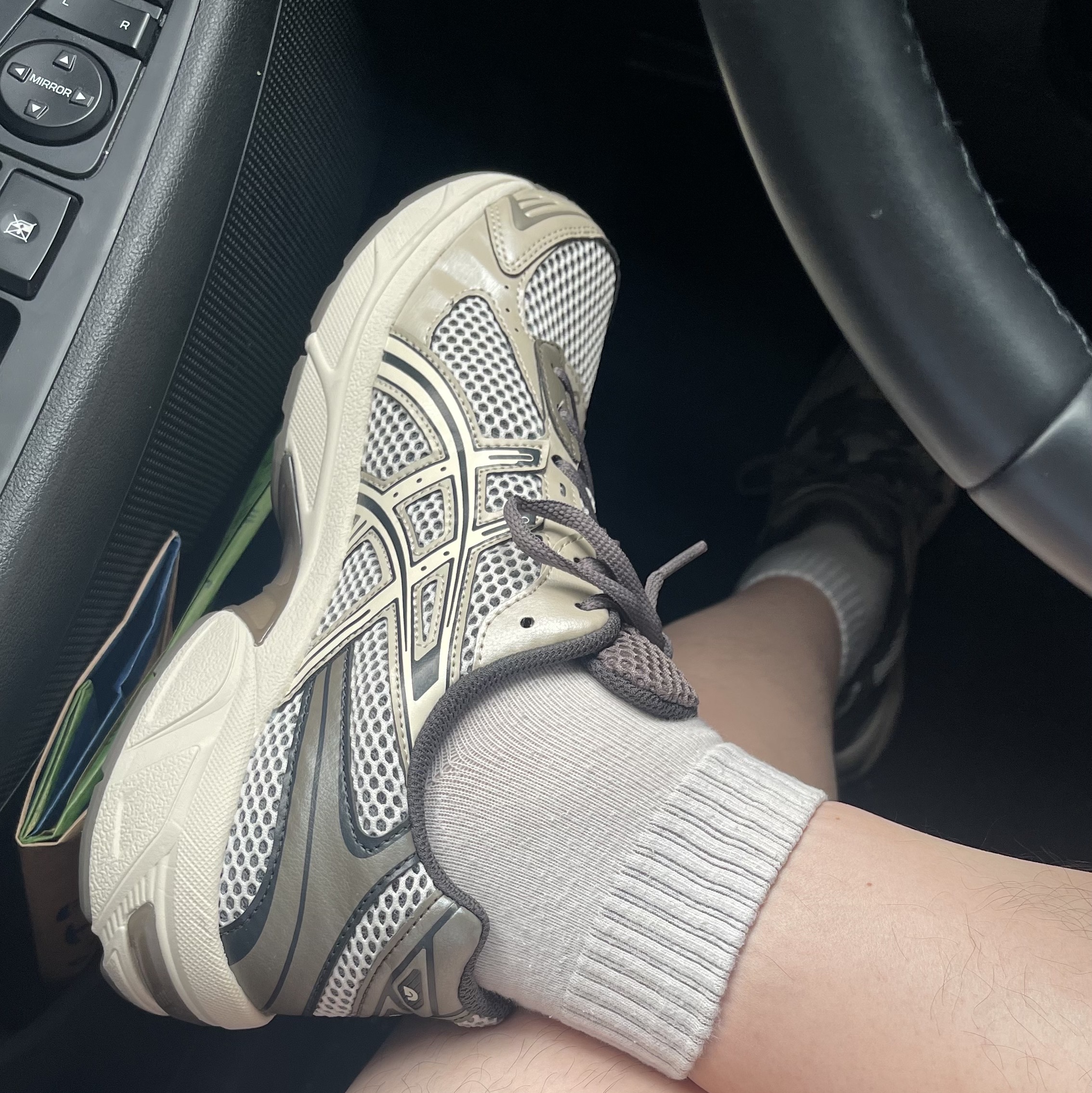 첫 업로드는 gel-1130 | KREAM